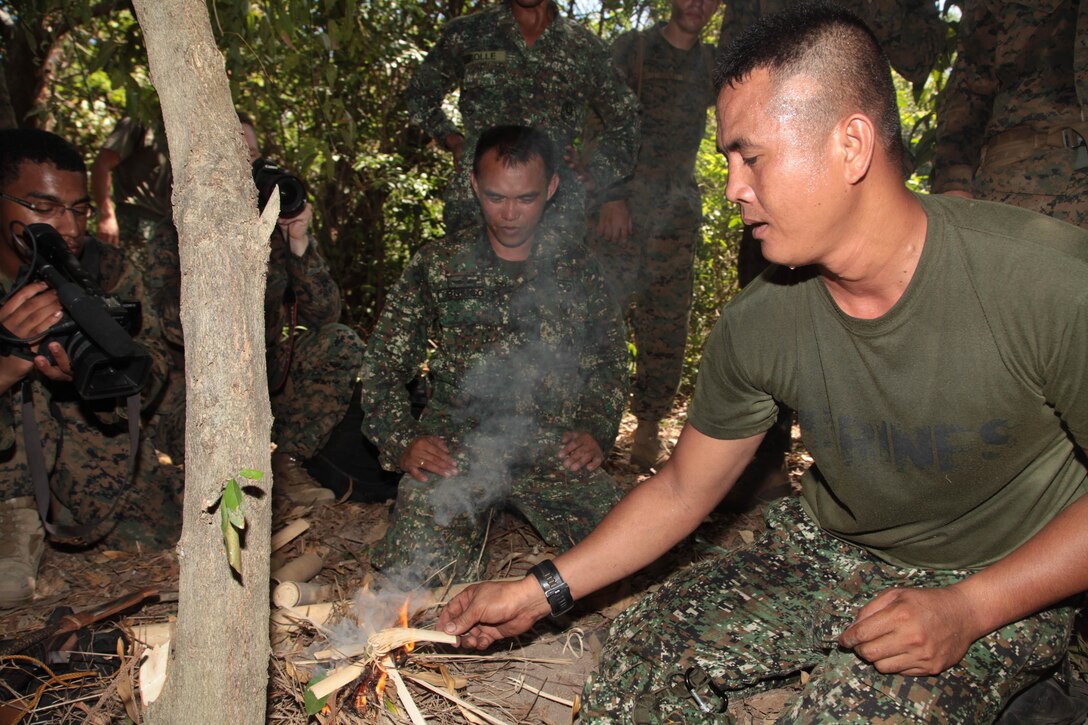 Philippine Marines share jungle survival skills with US Marines