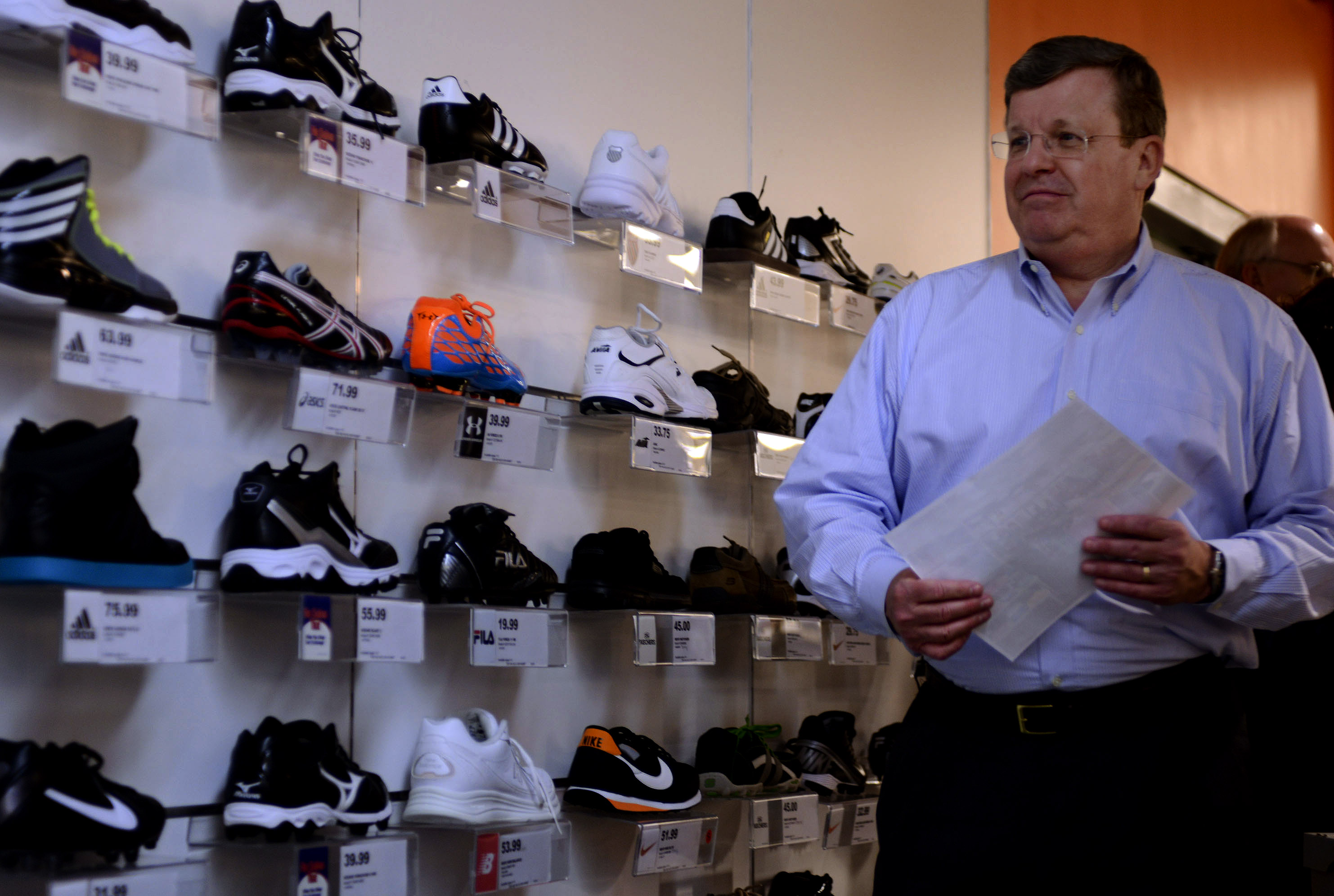 AAFES CEO, leaders visit JBLE Exchanges to highlight growth ...