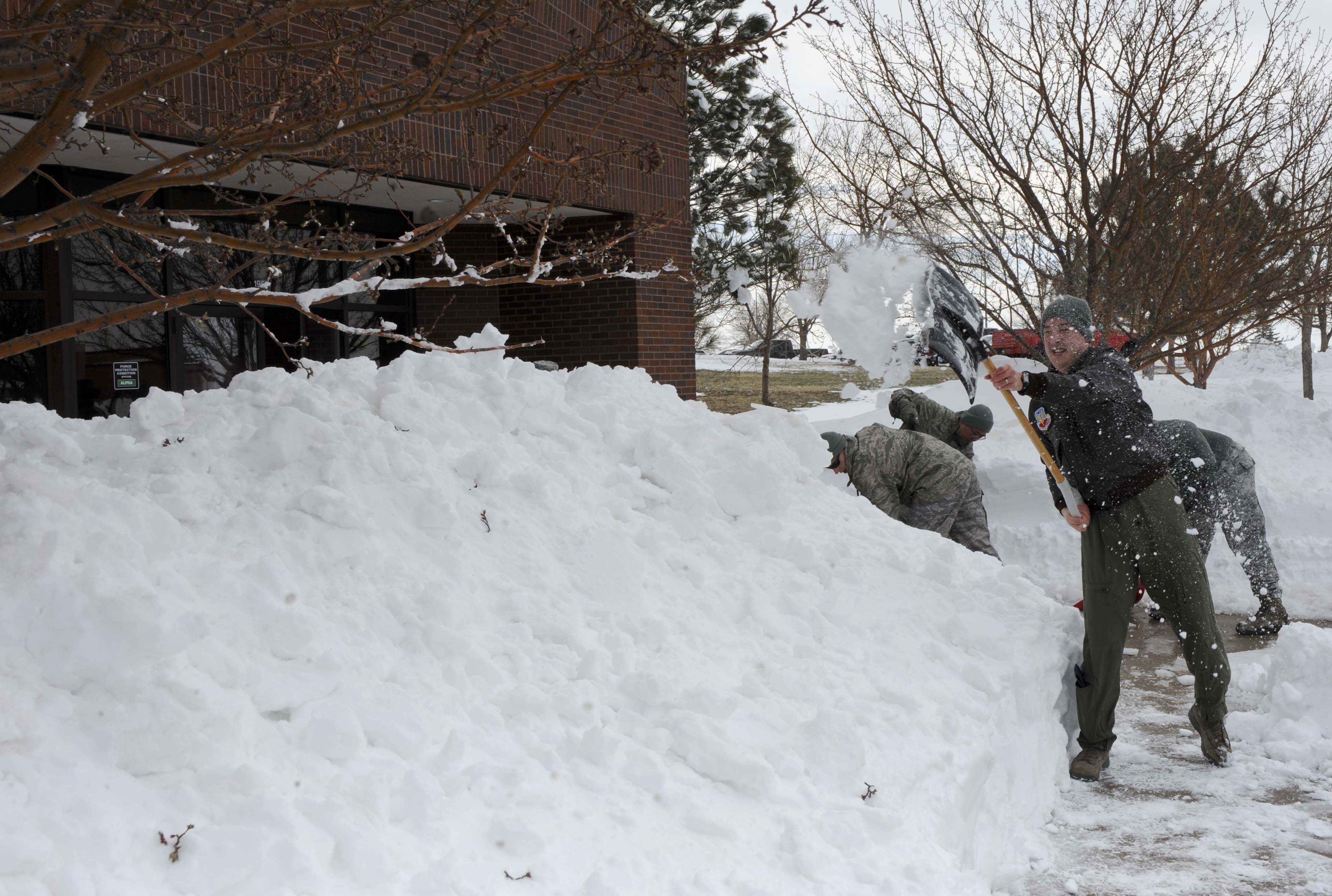 Snow storm hits Ellsworth > Ellsworth Air Force Base > Article Display
