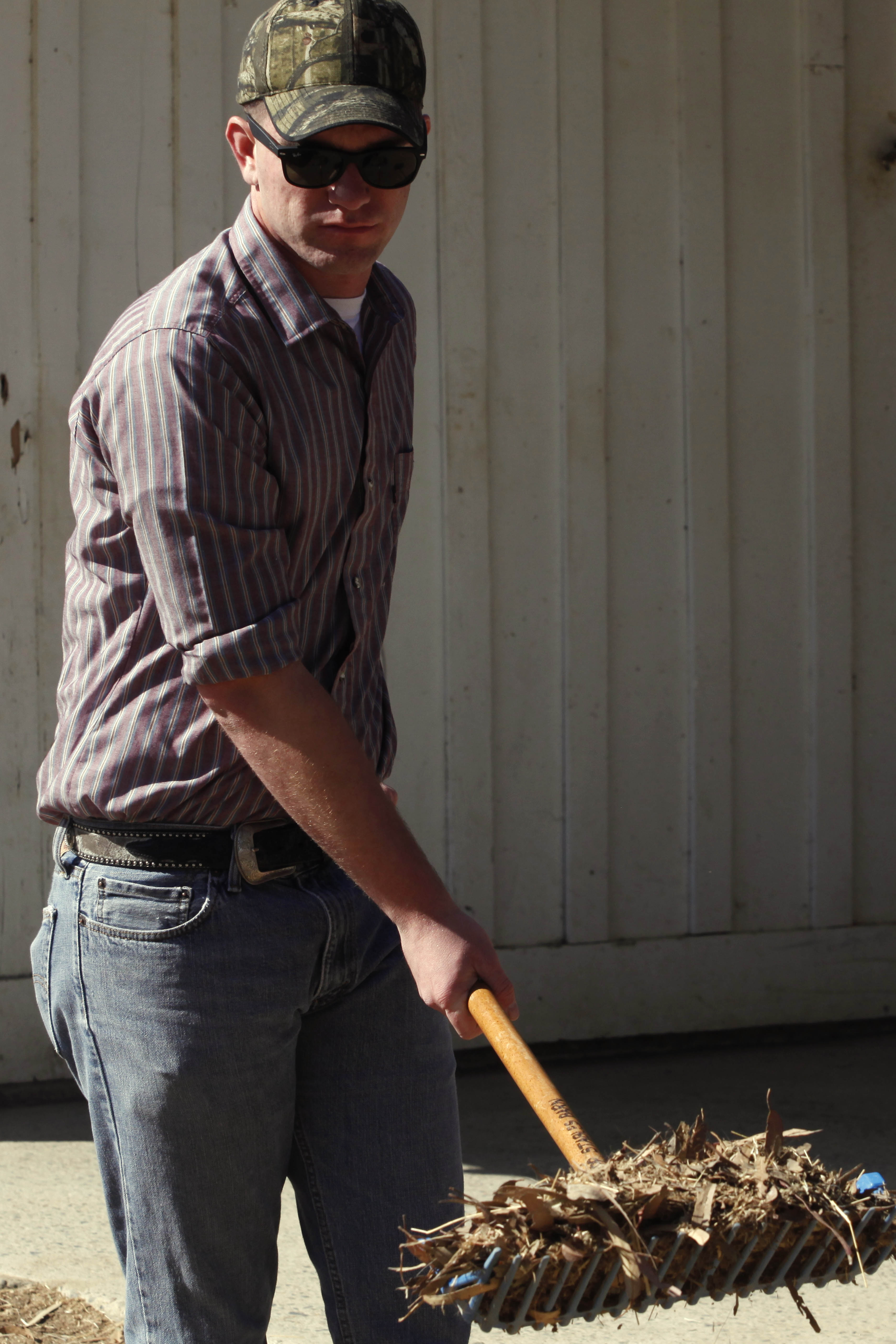 Marines volunteer at base stables