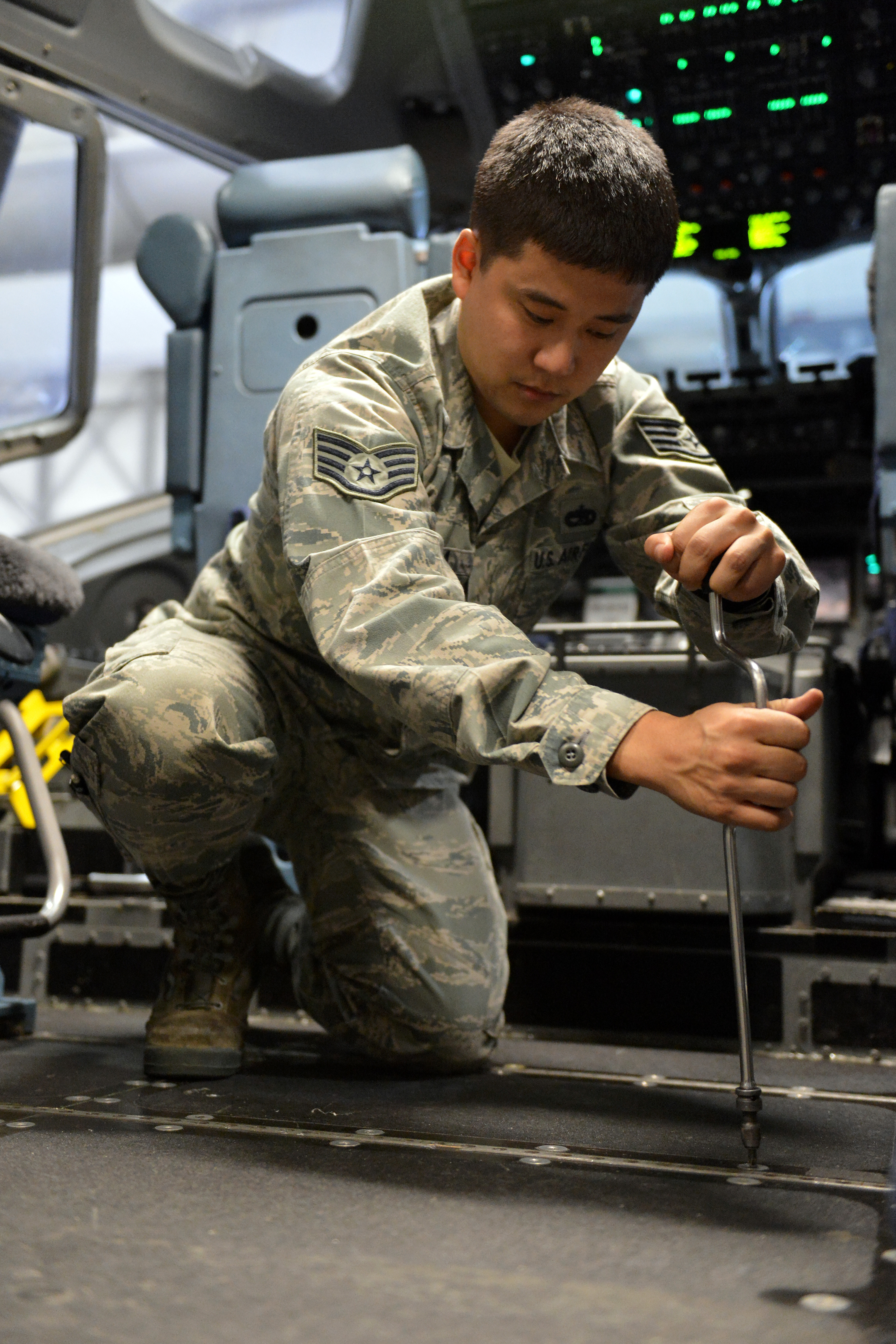 C-17 crew chief wins big > Air Mobility Command > Article Display