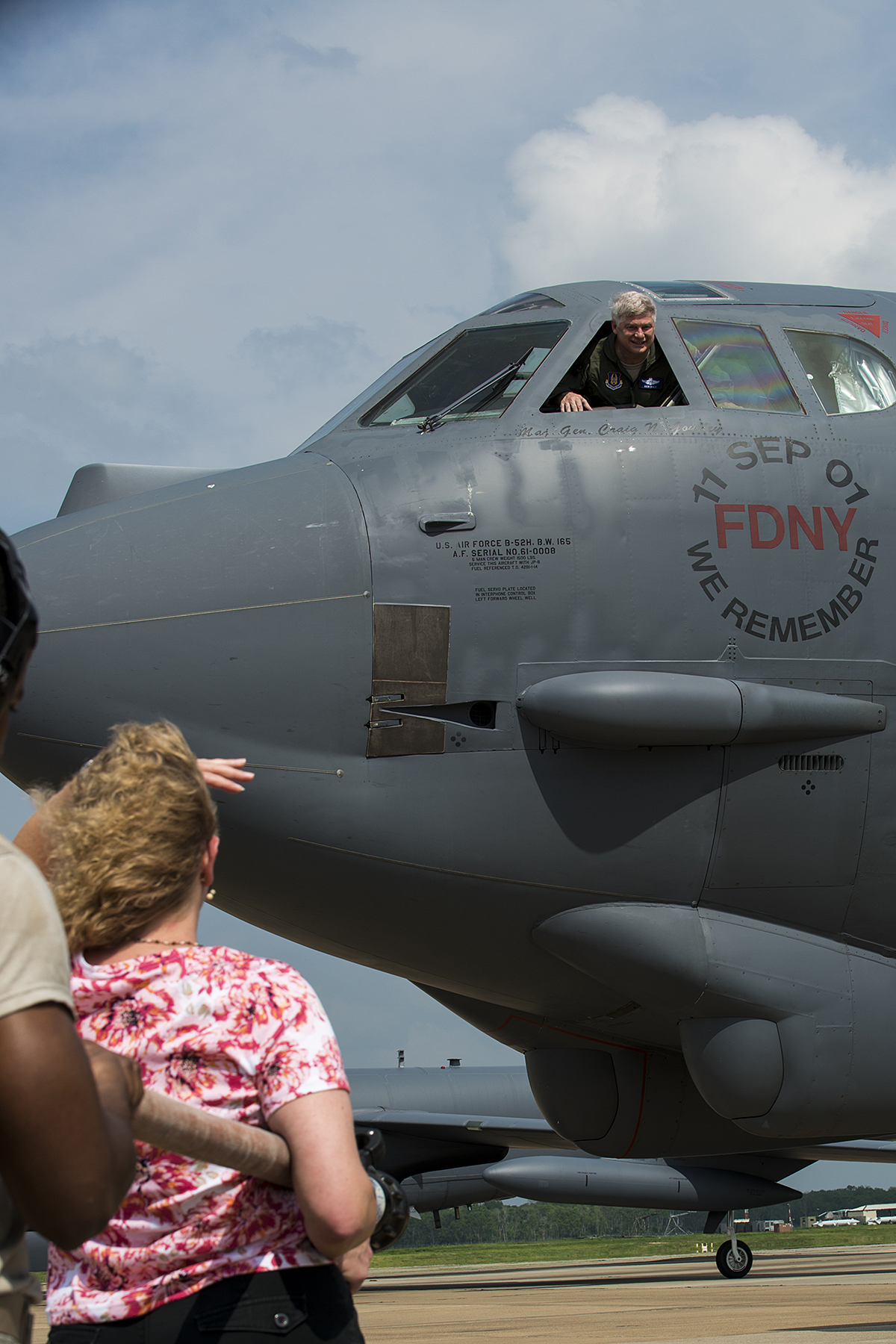 Lt. Col. Rick Holt flies final sortie in the BUFF > 307th Bomb Wing ...