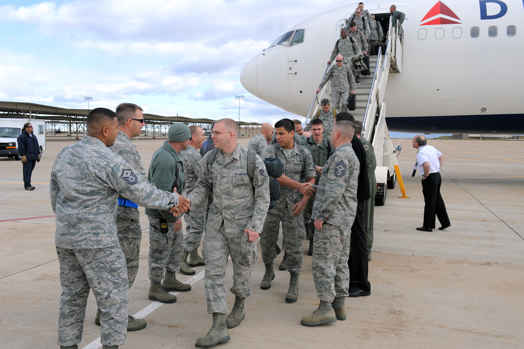388th Airmen return to Utah families > 388th Fighter Wing > Article Display
