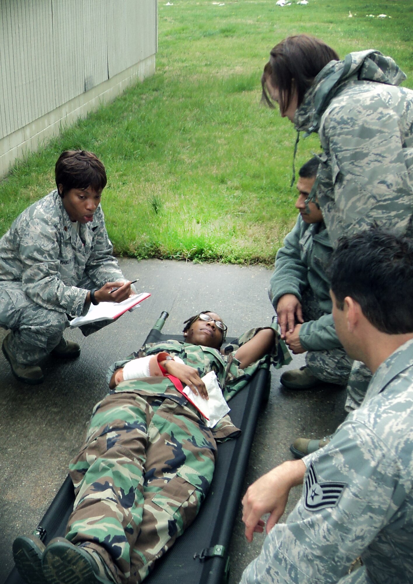 Reserve medical squadron trains for arduous incidents > 512th Airlift ...