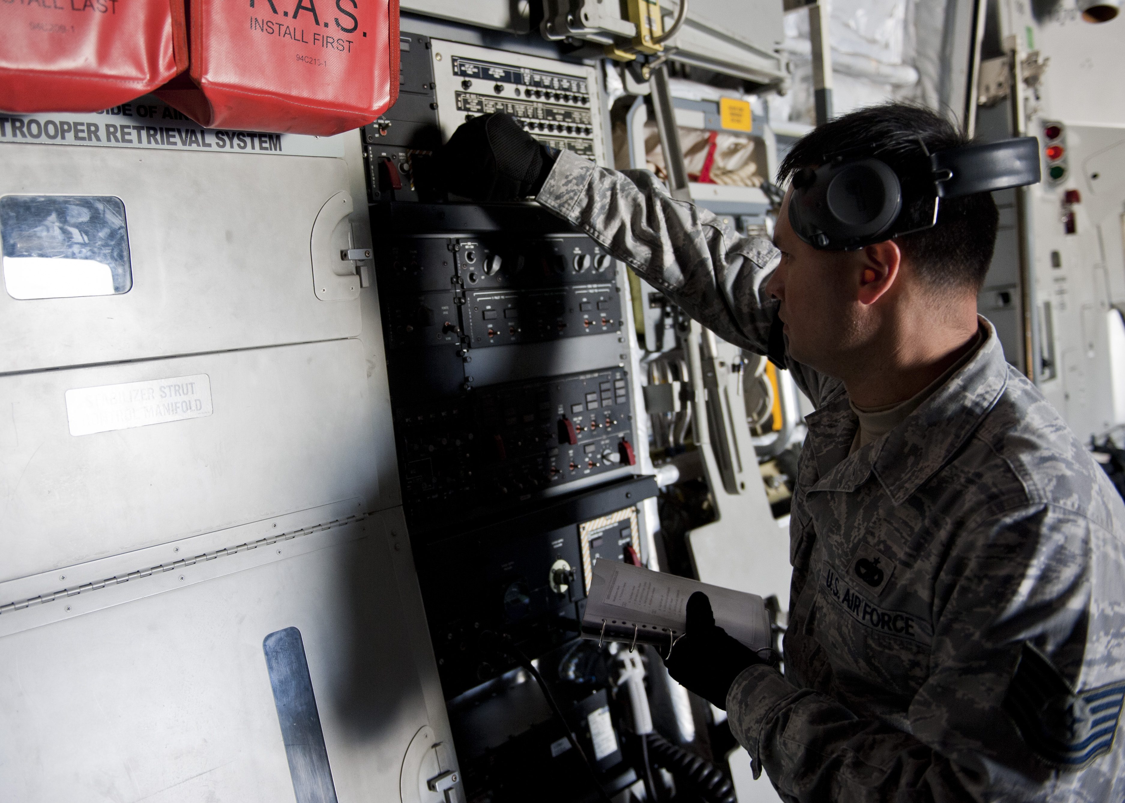 730 AMS keeps Yokota people, cargo moving > Yokota Air Base > Article ...