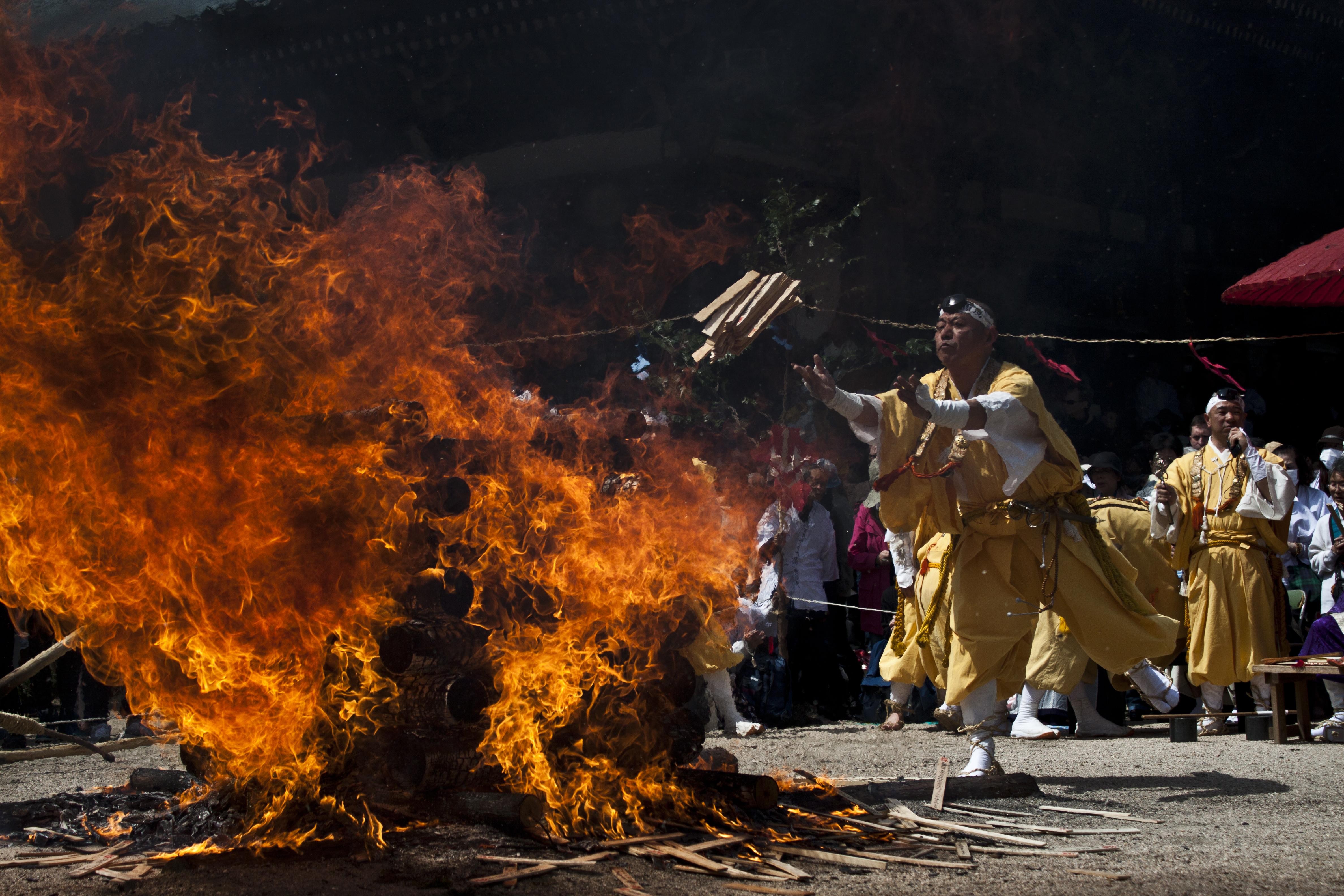 fire walking ceremony