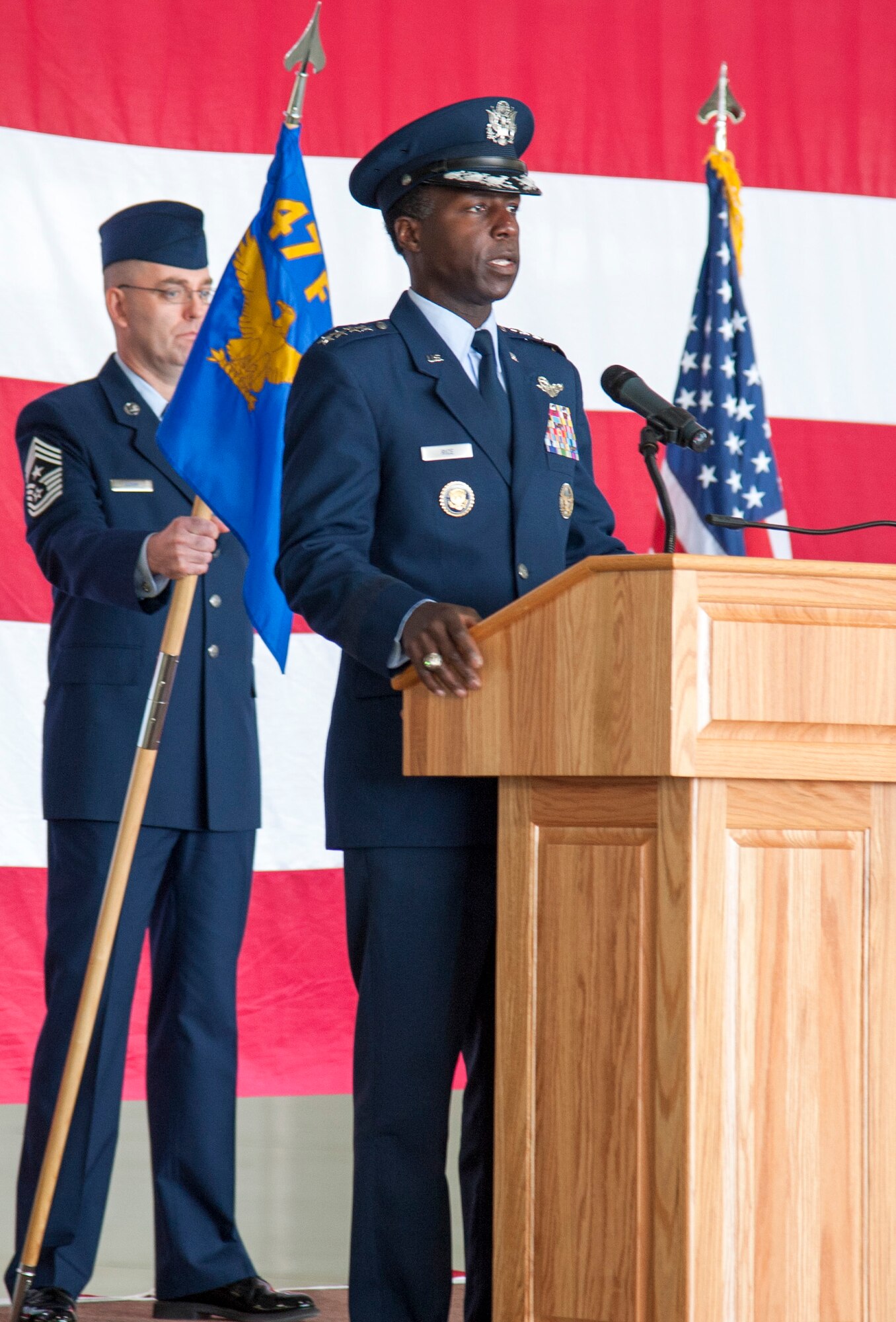 Laughlin welcomes new wing commander > Laughlin Air Force Base > Display