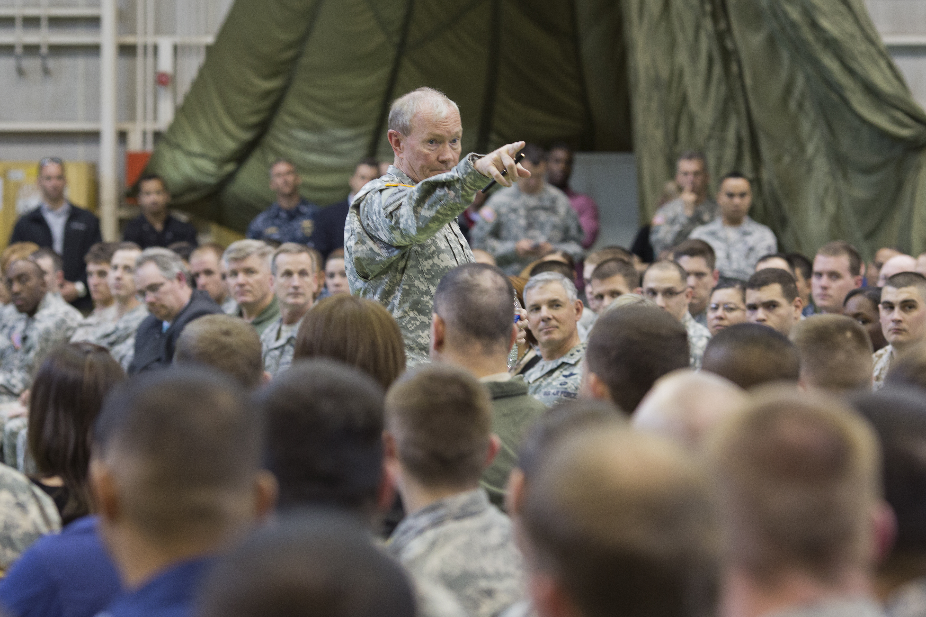 Top ranking US military officer visits Yokota > Pacific Air Forces ...