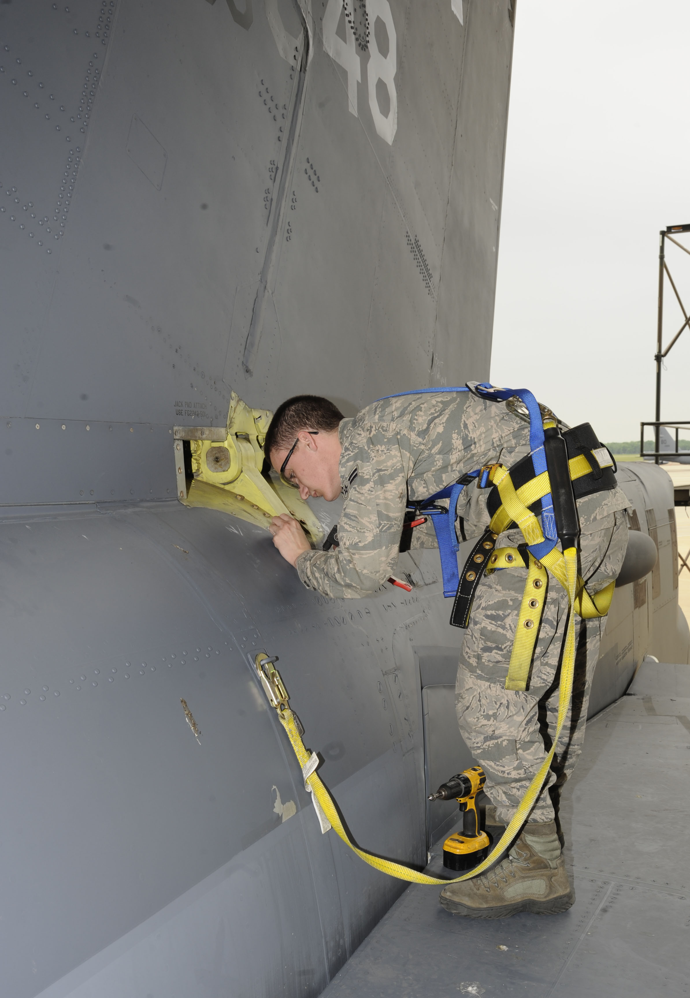 A very important inspection 2 MXS Phase Airmen provide > Barksdale Air ...