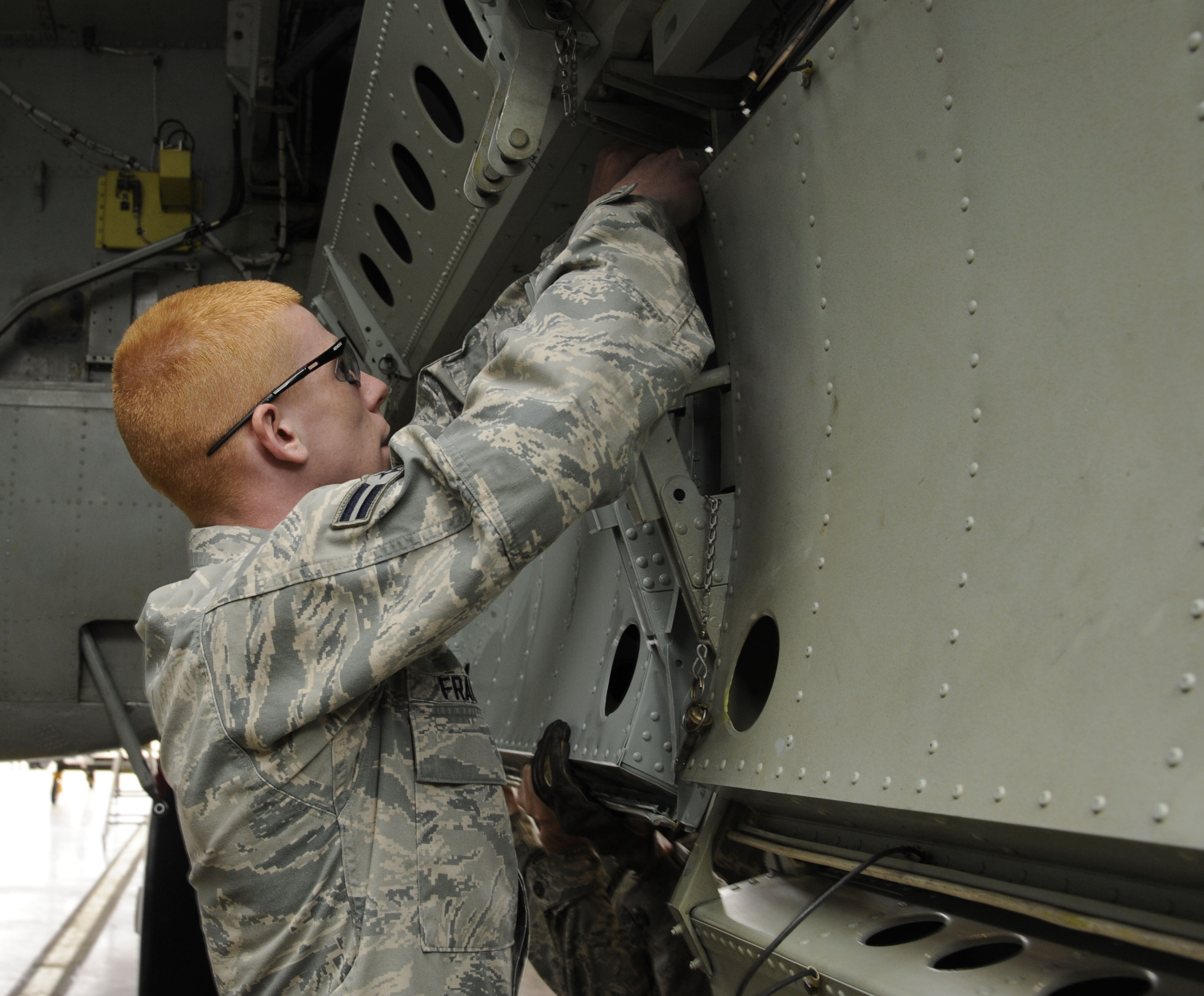 A very important inspection 2 MXS Phase Airmen provide > Barksdale Air ...