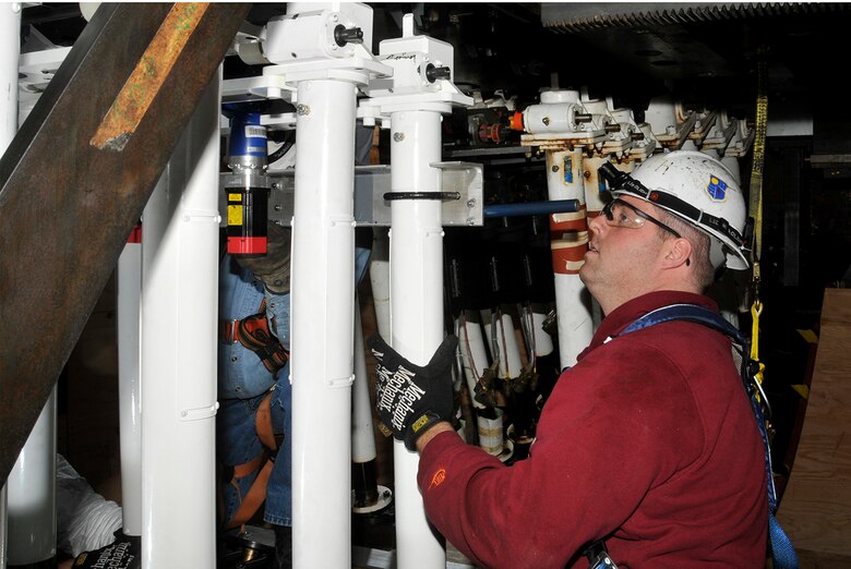 AEDC Wind Tunnel upgrade improves flexible nozzle accuracy and ...
