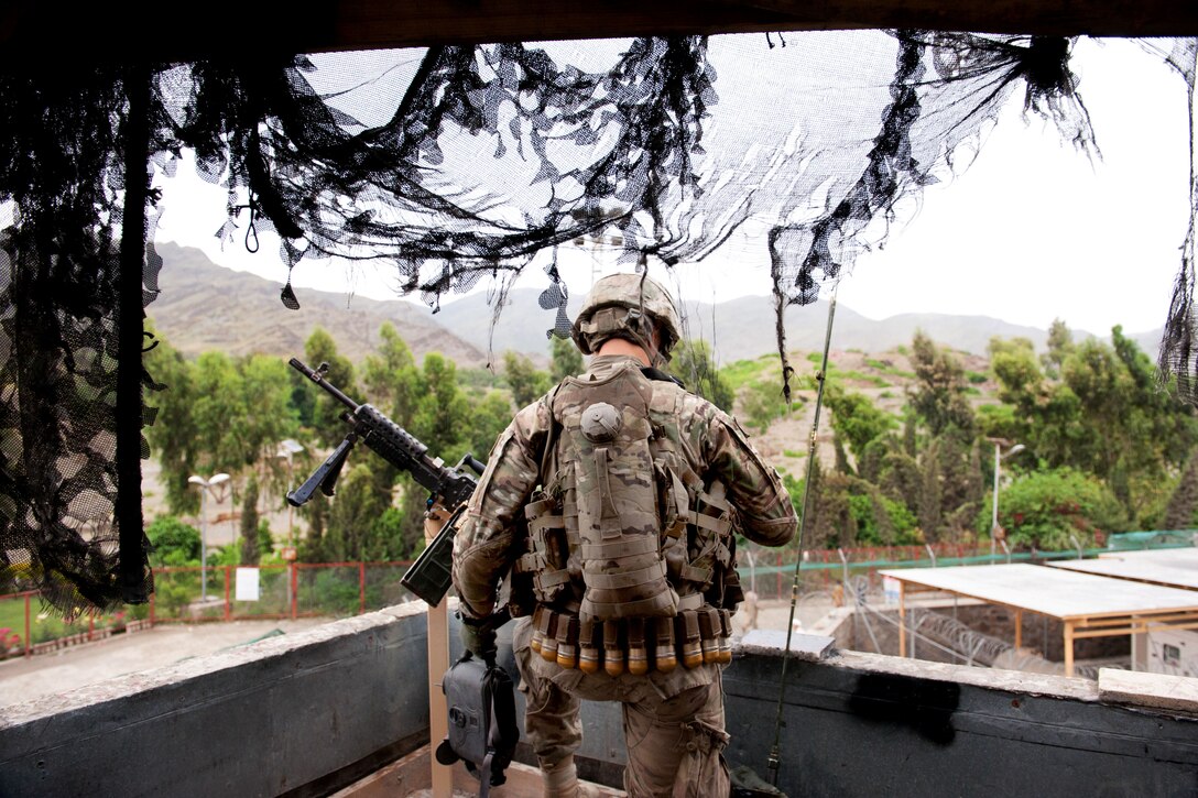 A U.S. soldier provides rooftop security for the customs checkpoint at ...