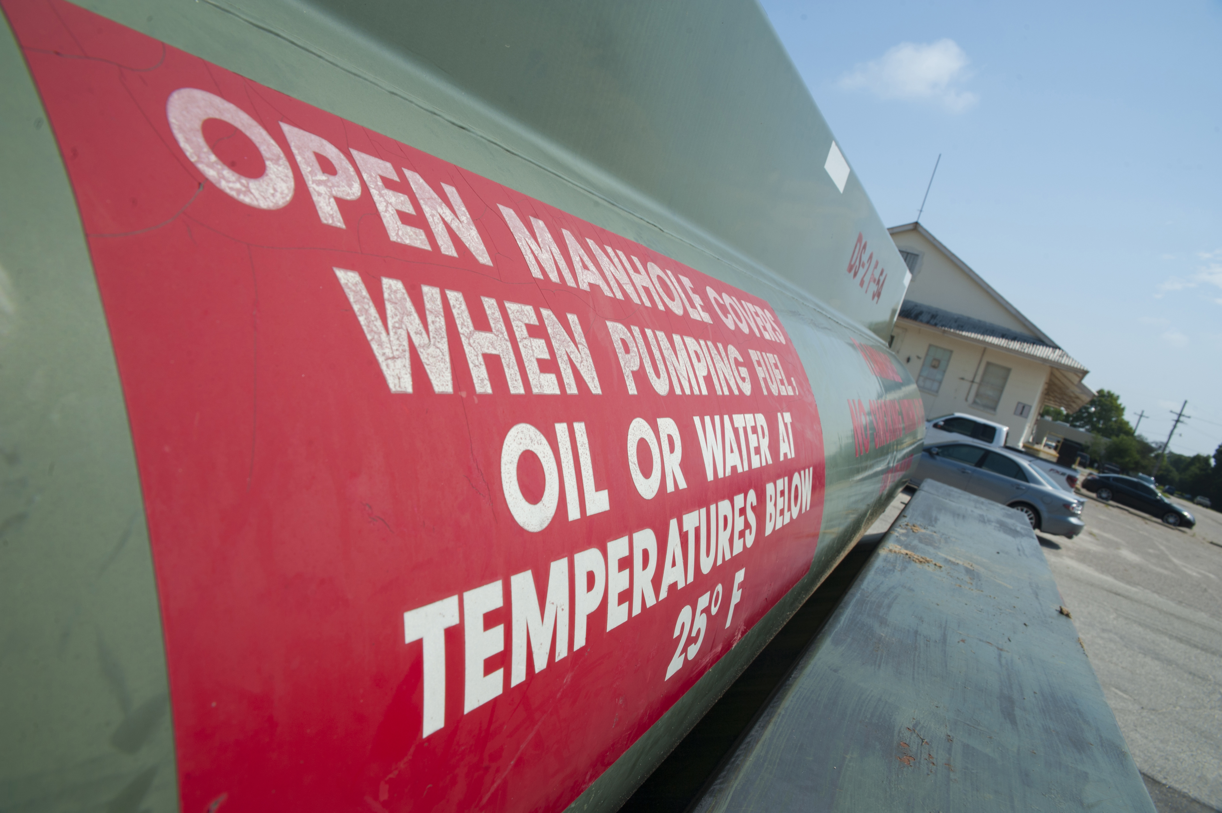 POL fuels Airmen service vehicles at Naval Weapons Station > Joint Base ...