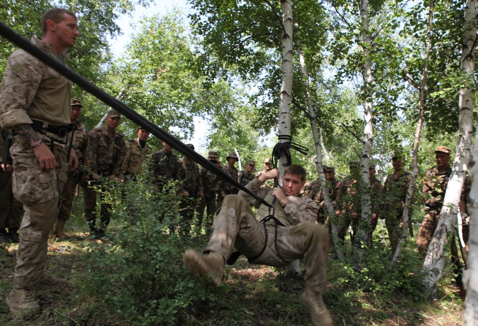 MAF, US Marines exchange expertise through survival training > United ...