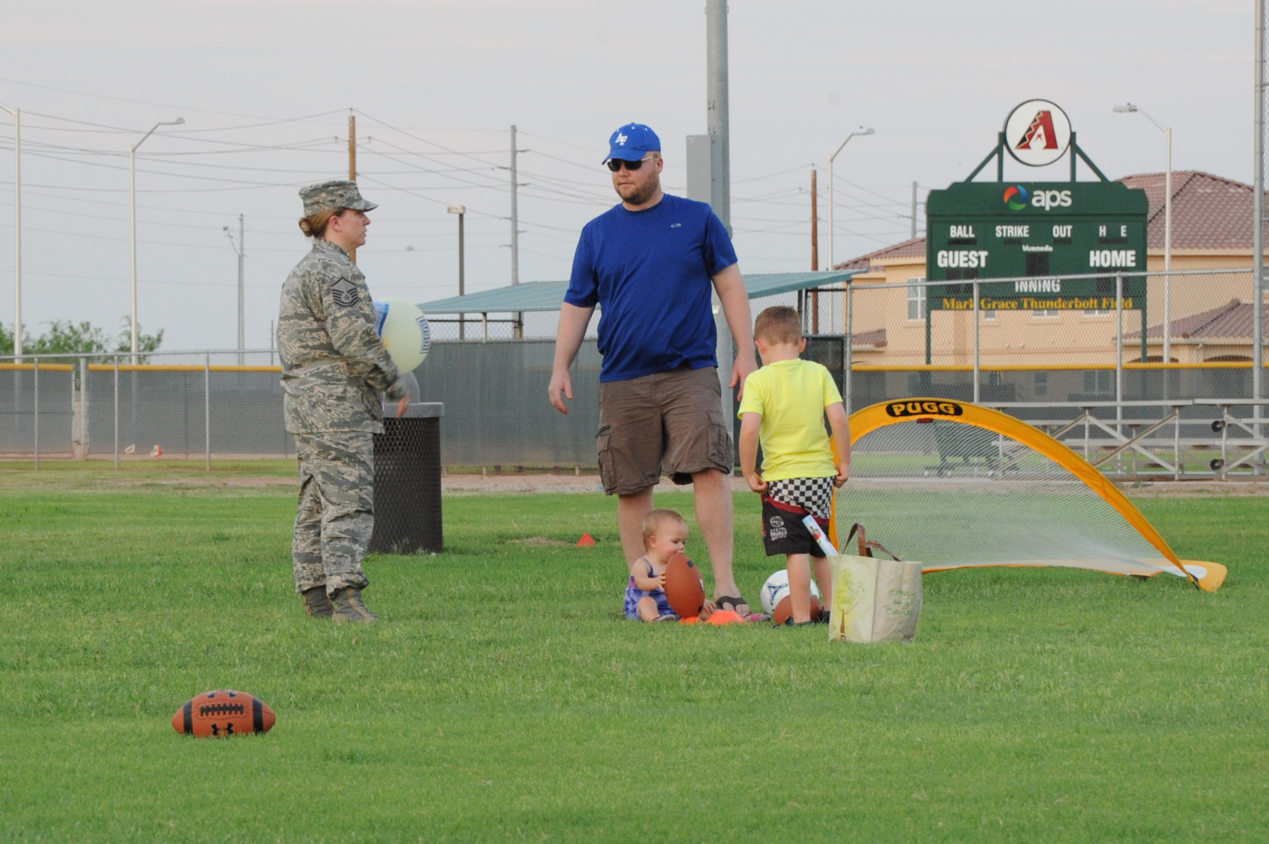 Hundreds attend Back-to-School Bash > Luke Air Force Base > Article Display