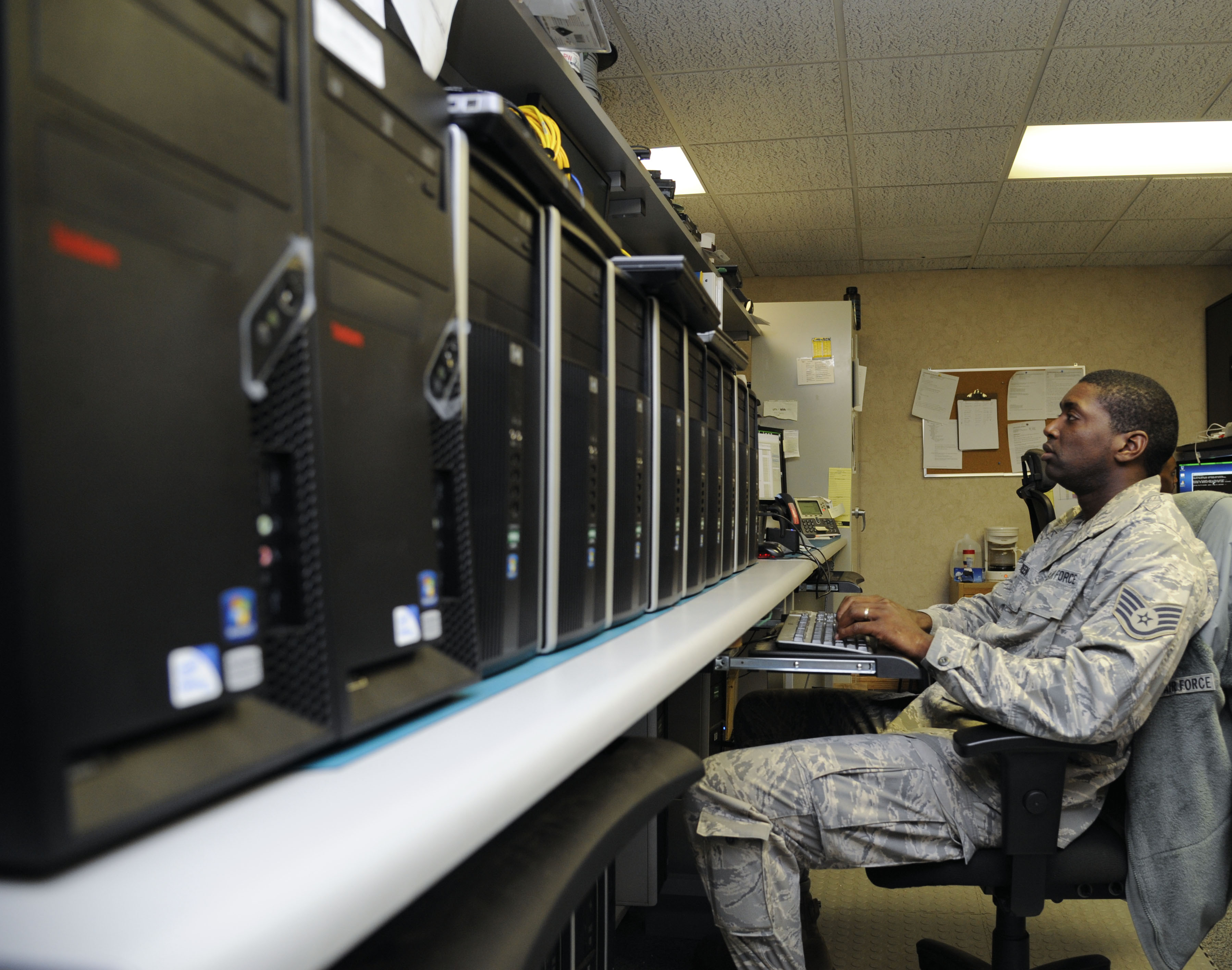 2nd CS Client Systems Team Airmen keep Barksdale connected > Barksdale ...