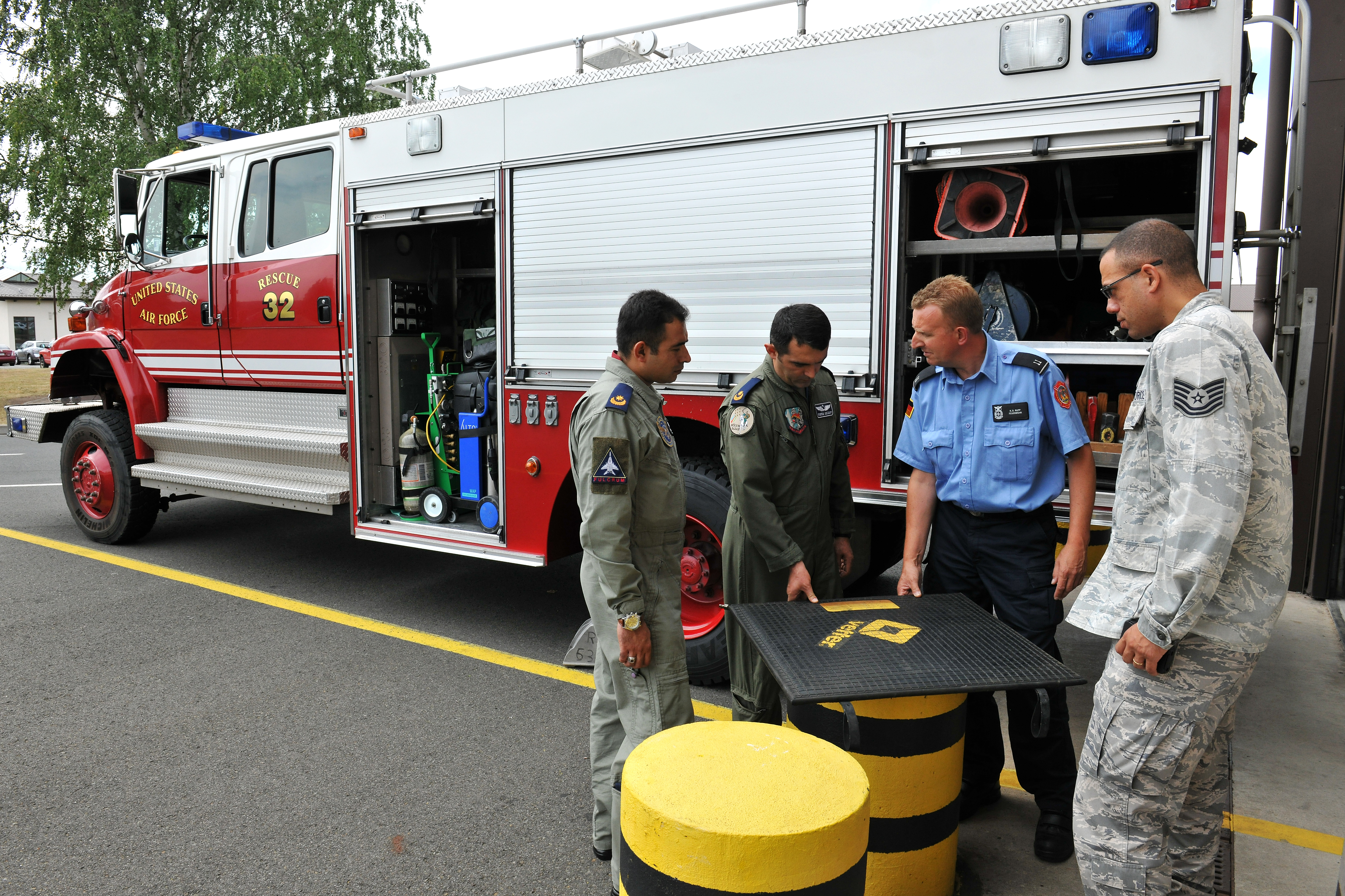 Azeri leaders participates in AF fire rescue training > Ramstein Air ...
