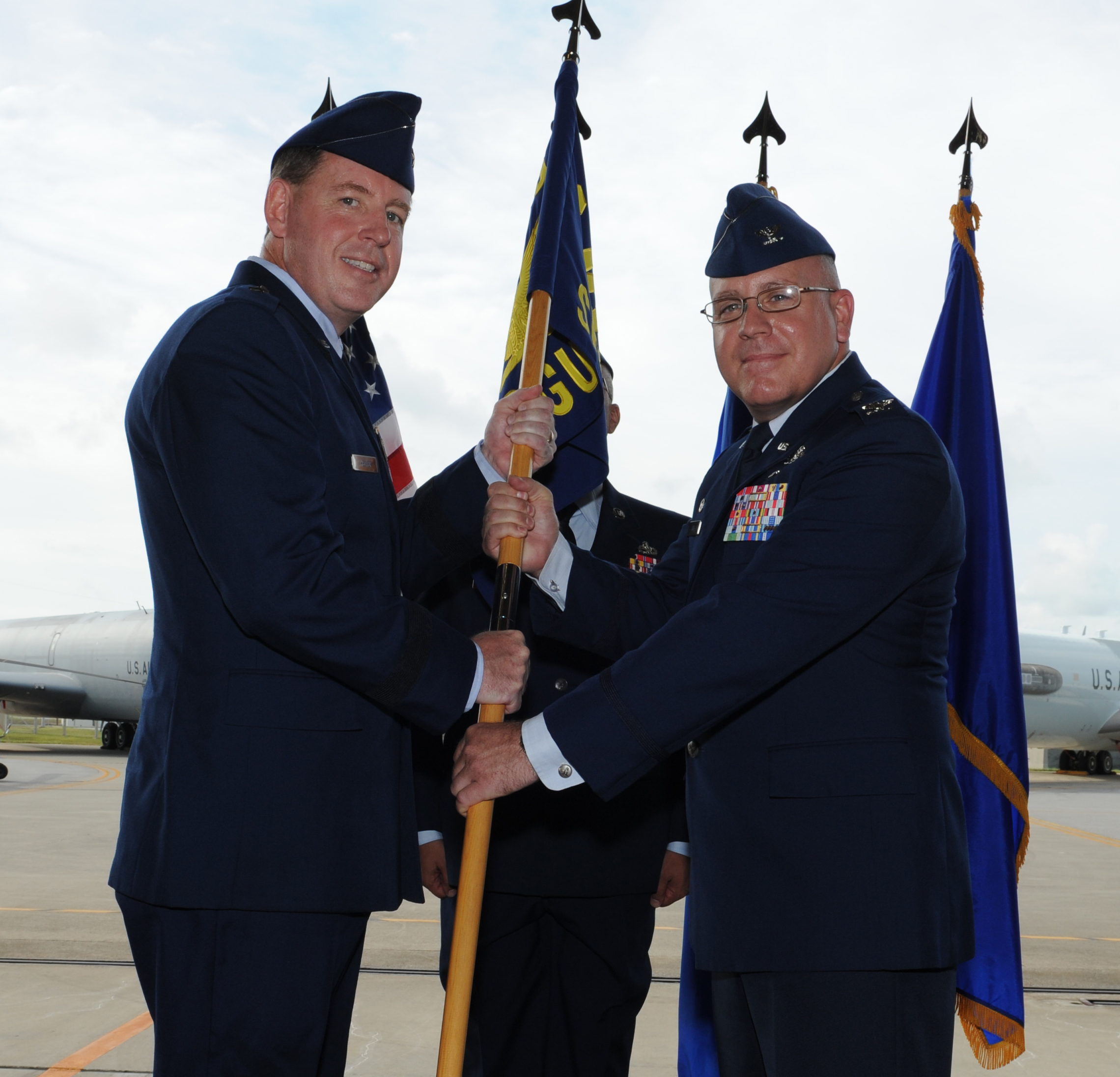 18th MXG welcomes new commander > Kadena Air Base > News