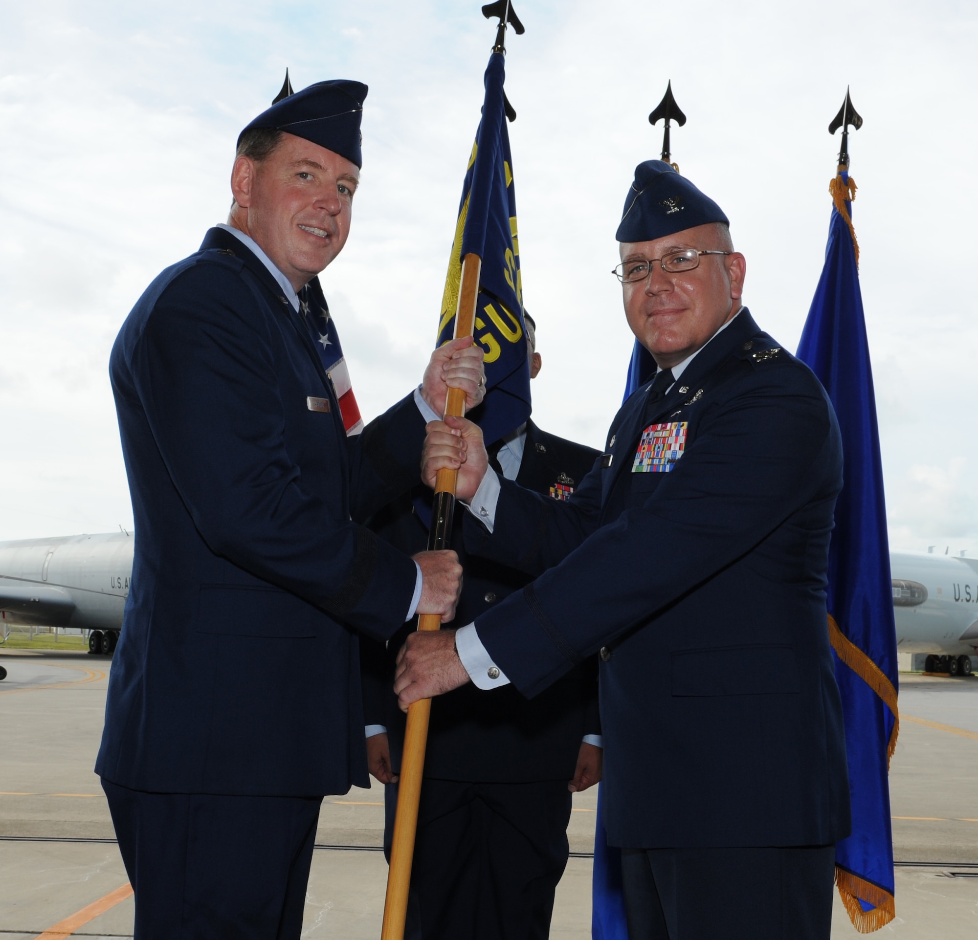 18th MXG welcomes new commander > Kadena Air Base > News