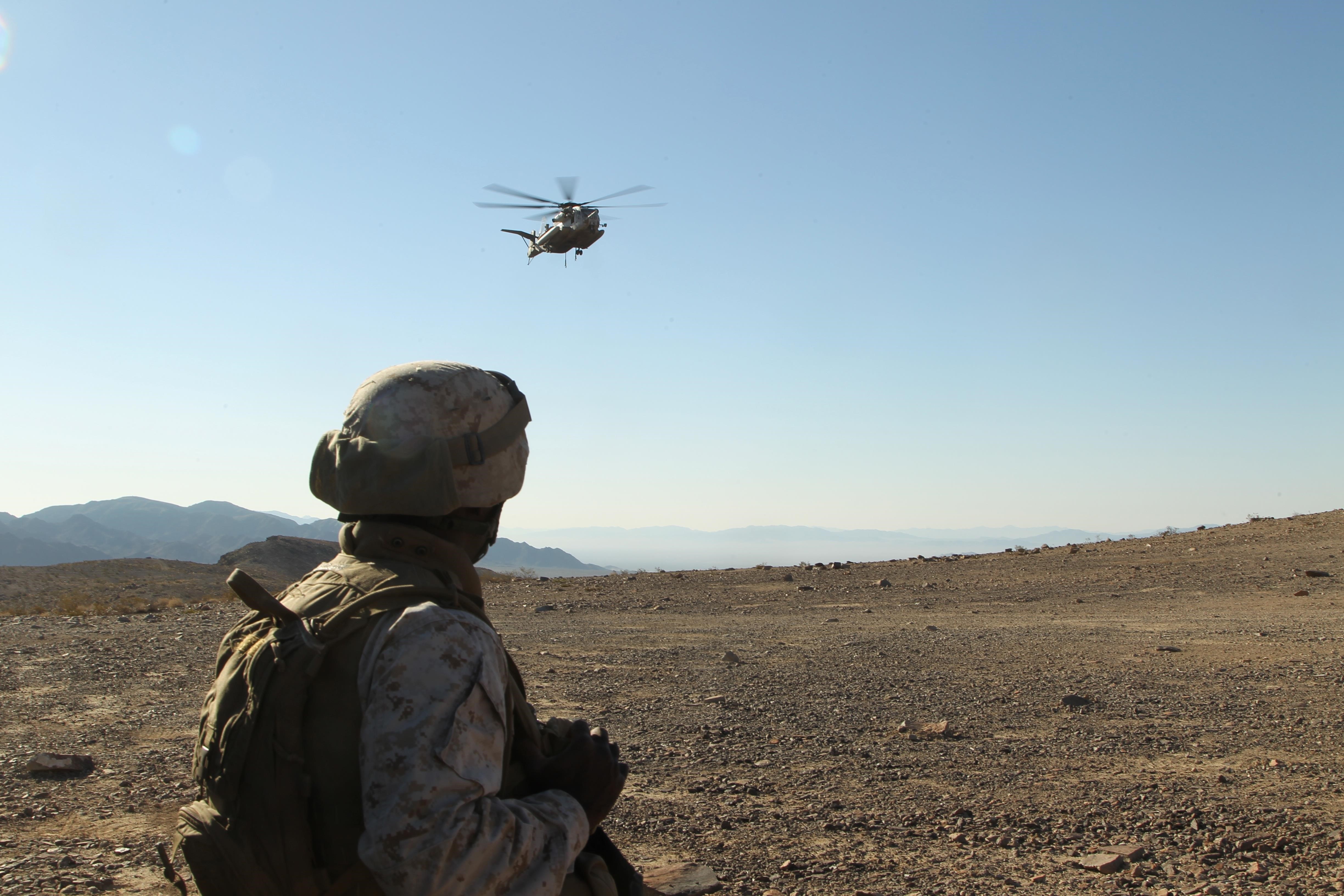 CLB-7, HMH-366 air-lift mission-critical containers > 1st Marine ...