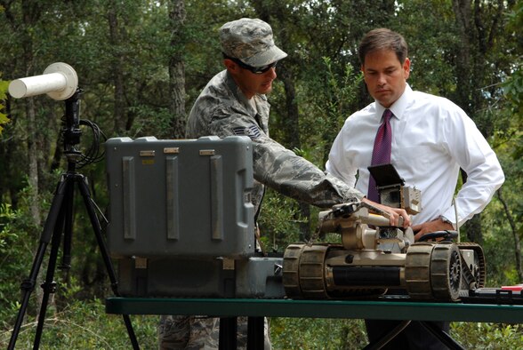 Senator Tours Naval EOD School > Eglin Air Force Base > Article Display