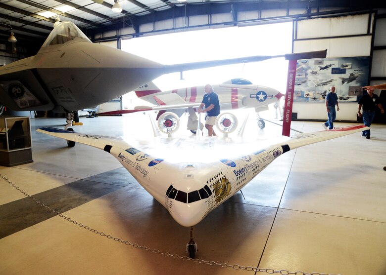 AFFT Museum moves X-48C > Edwards Air Force Base > News