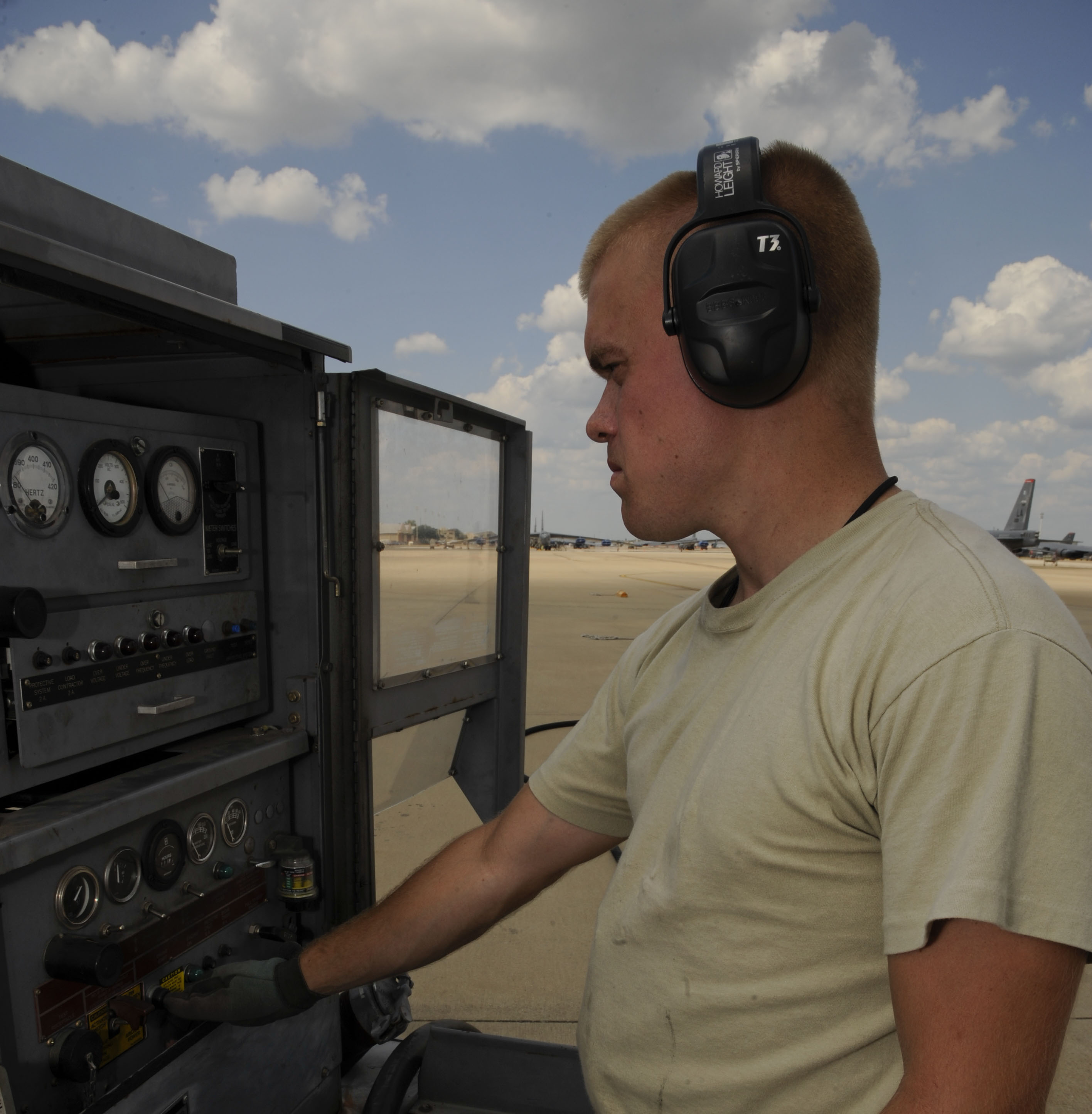 2 AMXS Airmen stay busy on the flightline > Barksdale Air Force Base > News