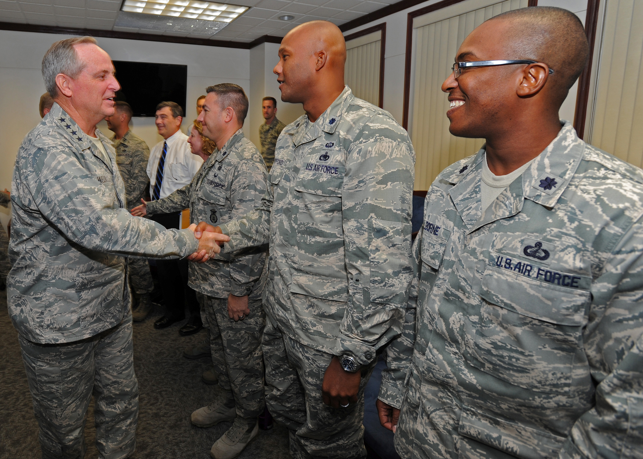 CSAF, CMSAF talk key issues with 15 WG Airmen > 15th Wing > Article Display