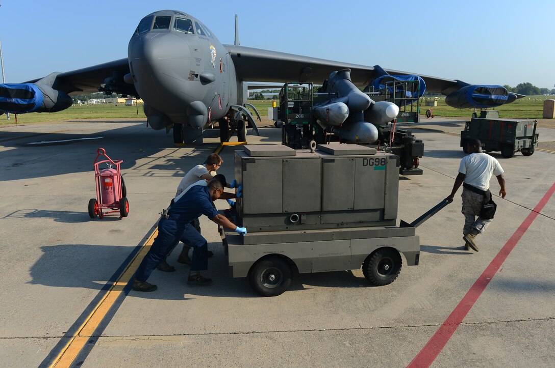 Innovative 2nd MXG Airmen load new ideas to B-52