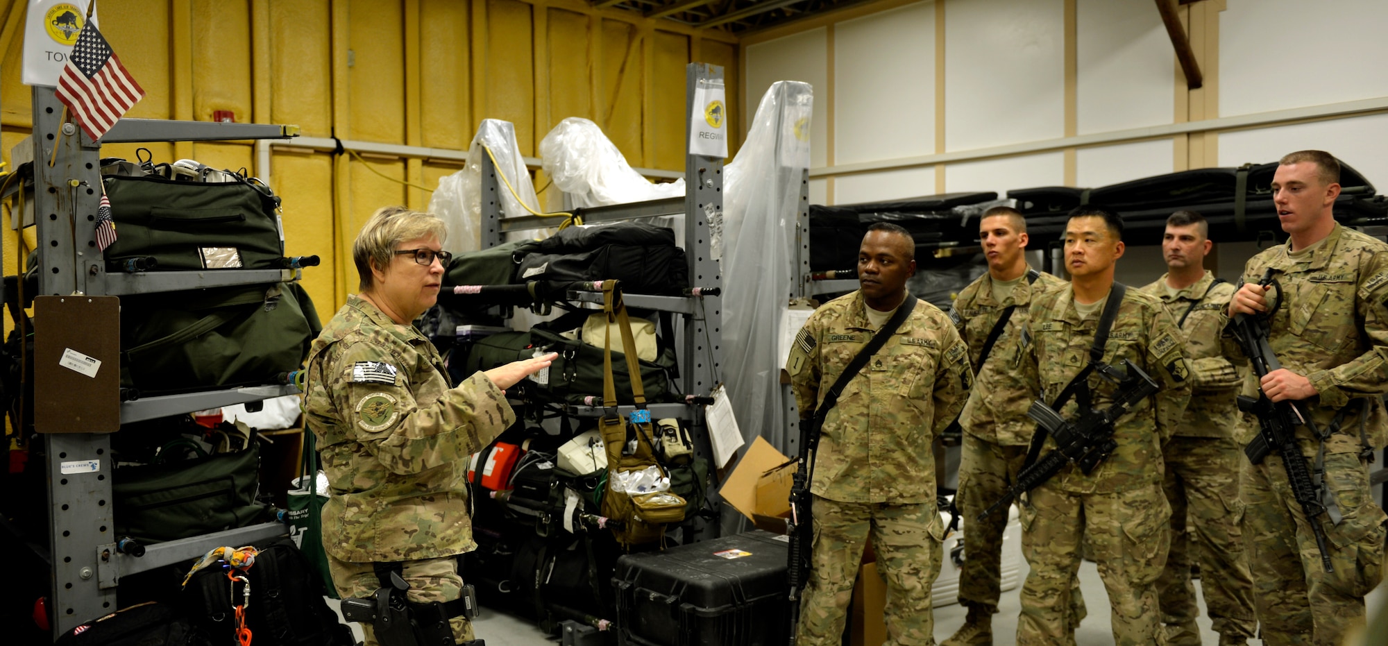 Aeromedical team teaches Army members patient transport skills > U.S ...
