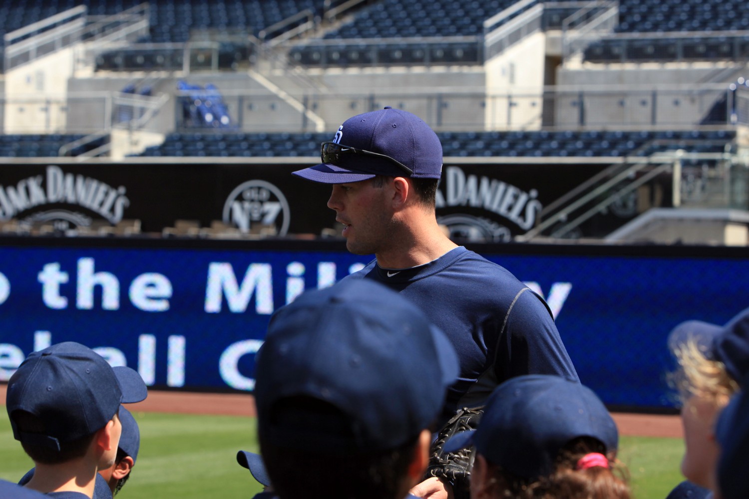 Padres give back to military children