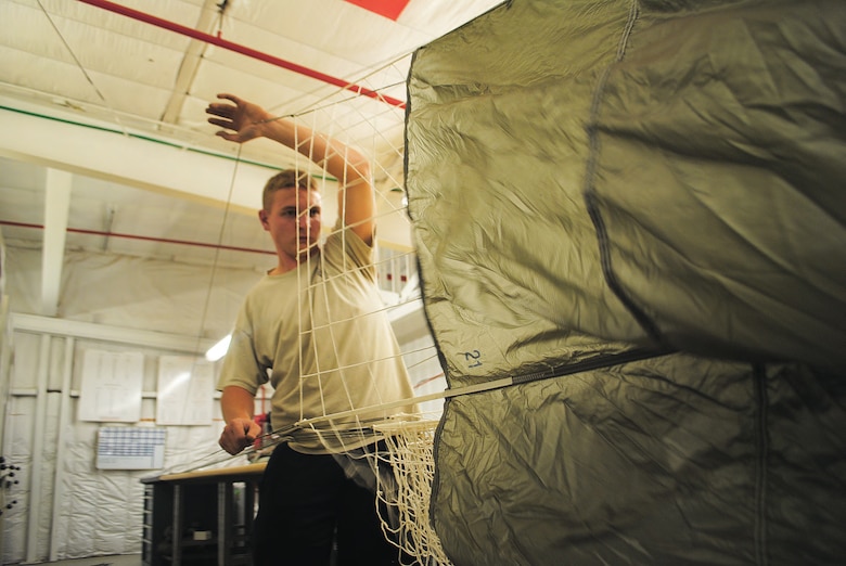 Parachute riggers play key role in Airmen safety > Kirtland Air Force Base > Article Display