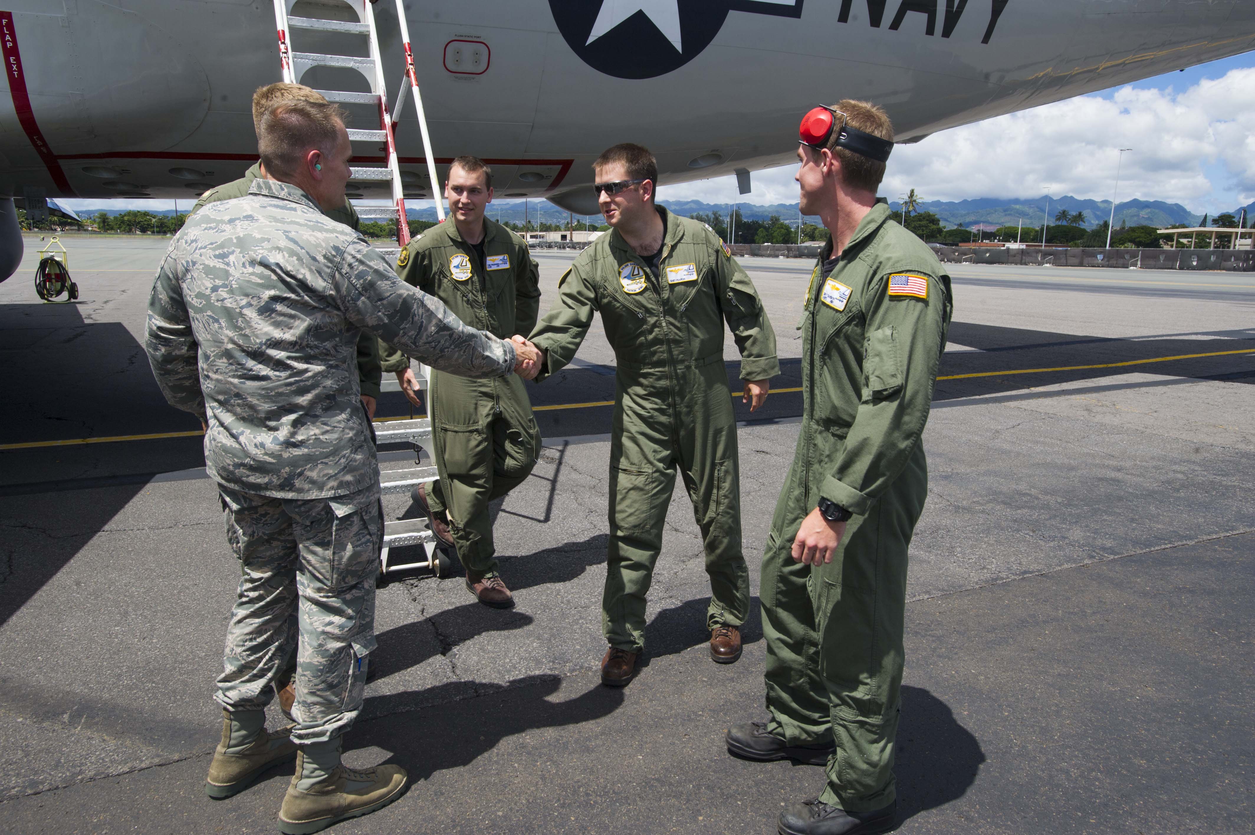 15th Wing opens runway to Navy aircraft > Pacific Air Forces > Article ...