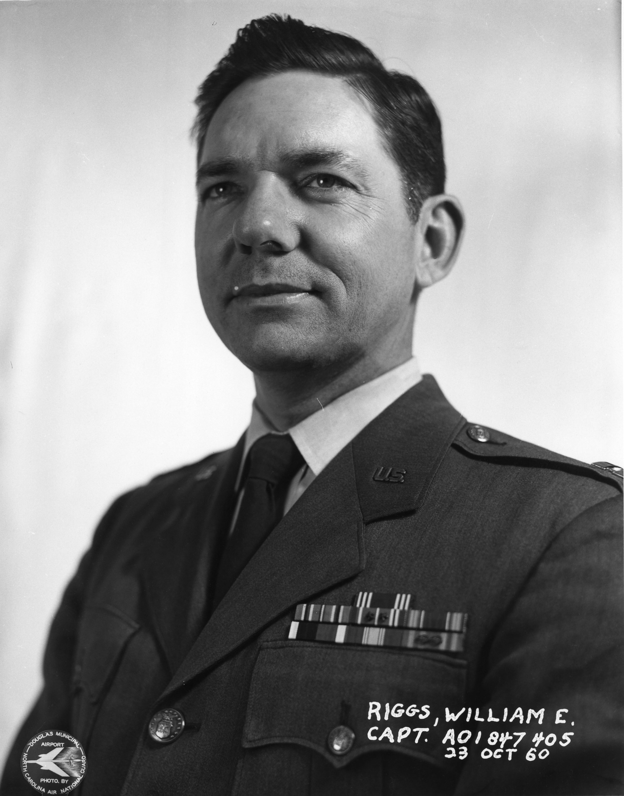 Capt William E. "Bill" Riggs Official Photo