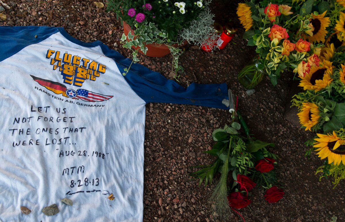 Ramstein commemorates 25th anniversary of air show disaster > U.S. Air ...