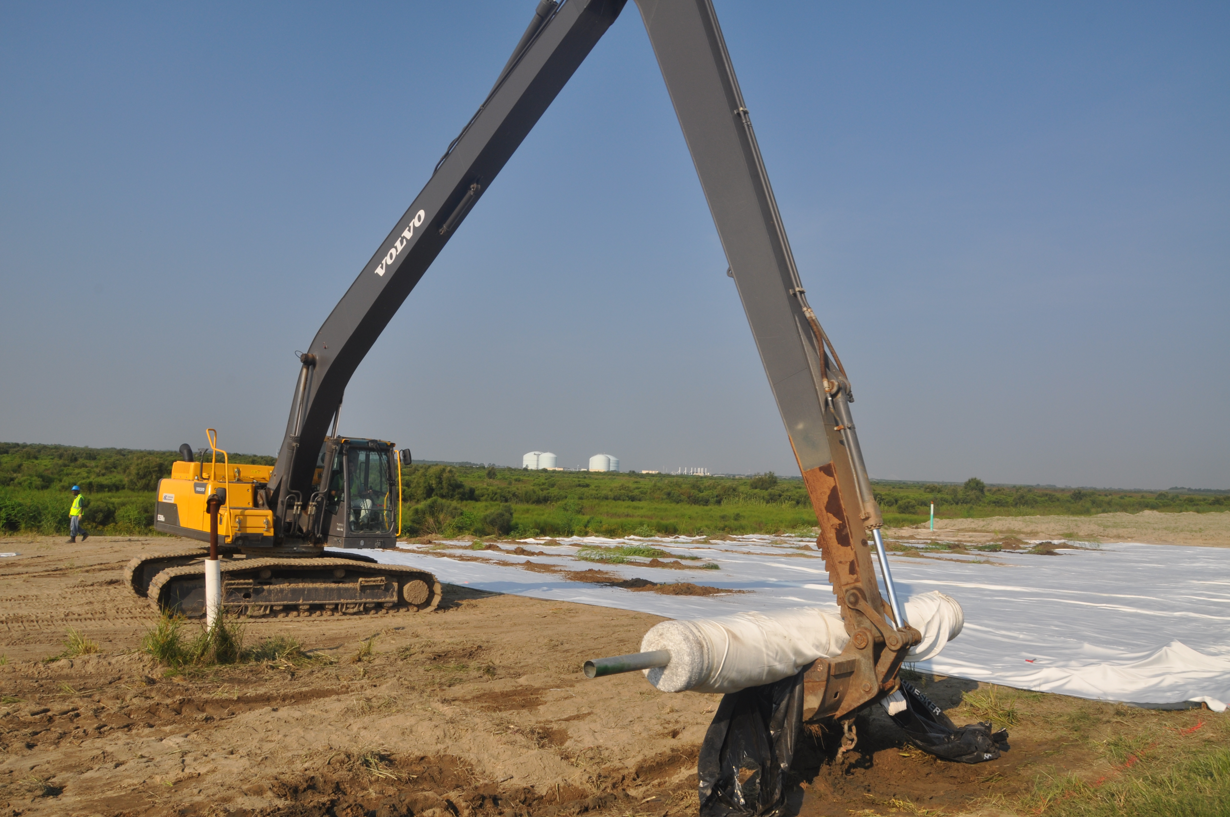 Corps raises back dike at Savannah harbor dredge disposal area 14A