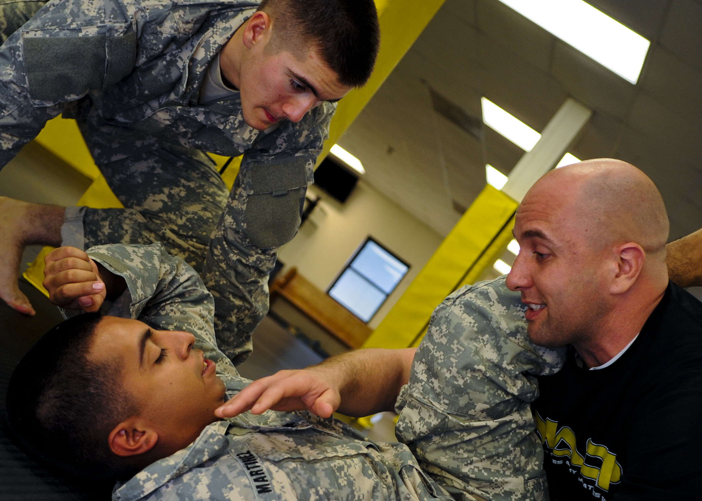 Hand-to-hand: Combatives instructor 'throws down' knowledge > Joint ...