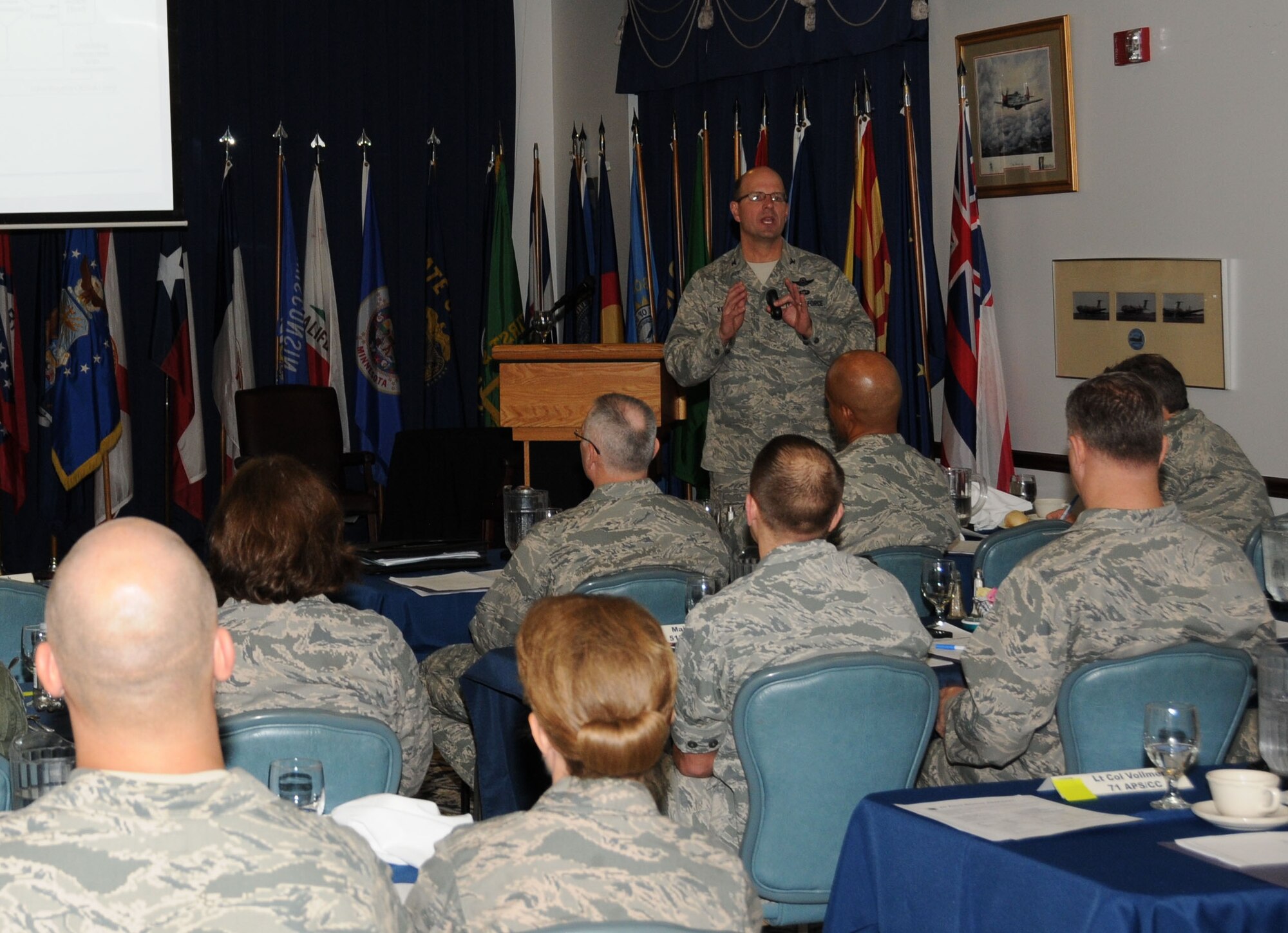Liberty Wing commanders converse on leadership principles > 512th ...