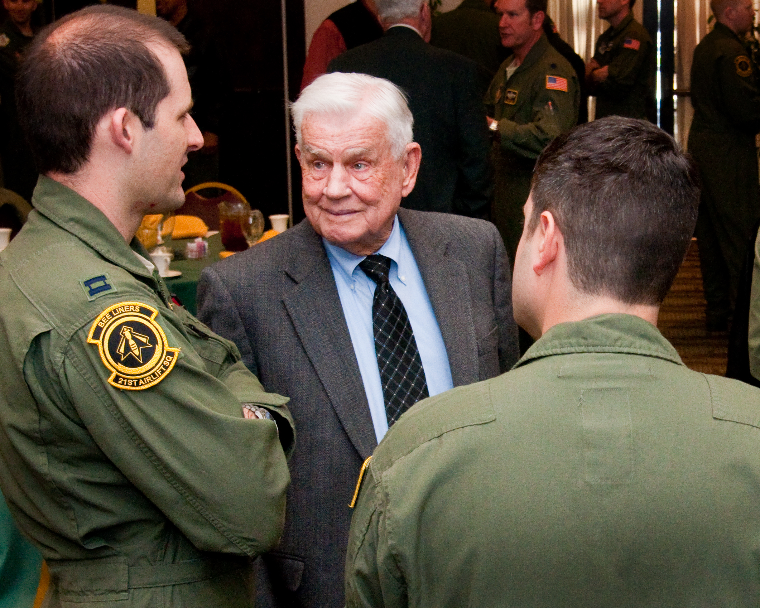 Air Force 'Triple Ace' visits base > Travis Air Force Base > Display