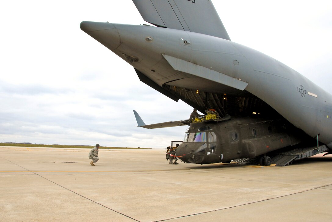 C-17 Globemaster III delivers CH-47 Chinook helicopter back from ...