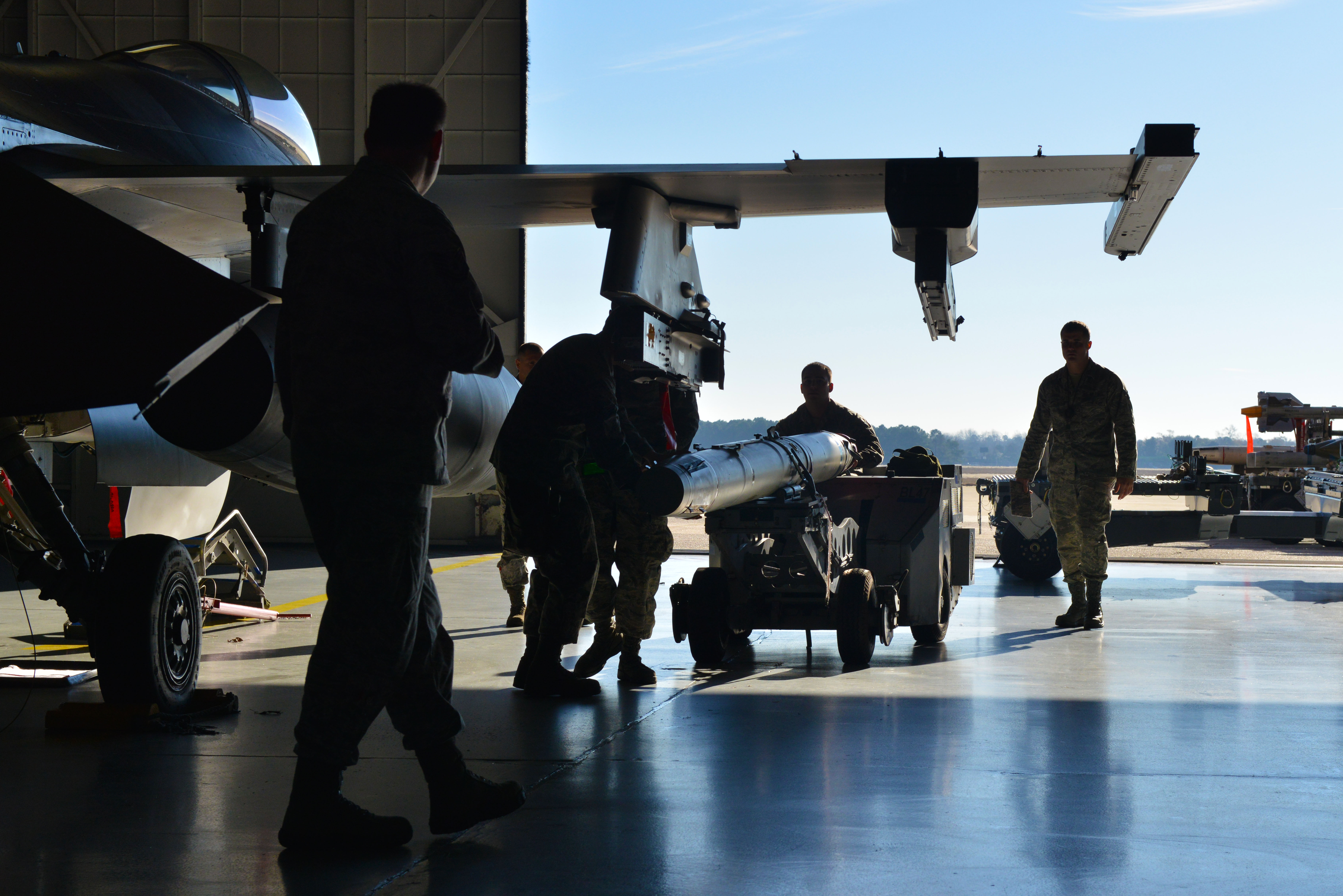 Crews compete for load crew of the quarter title > Shaw Air Force Base ...