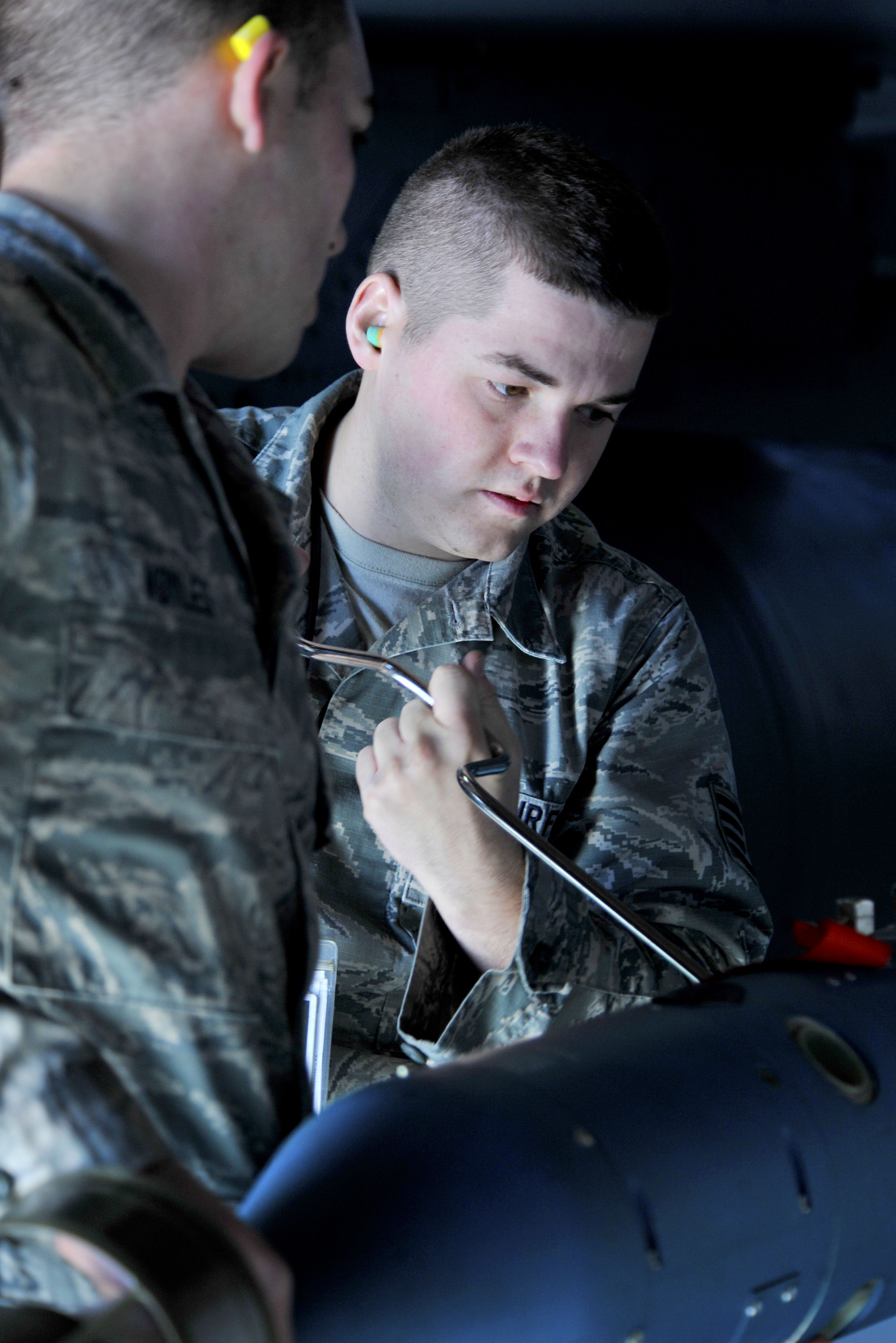 Crews compete for load crew of the quarter title > Shaw Air Force Base ...