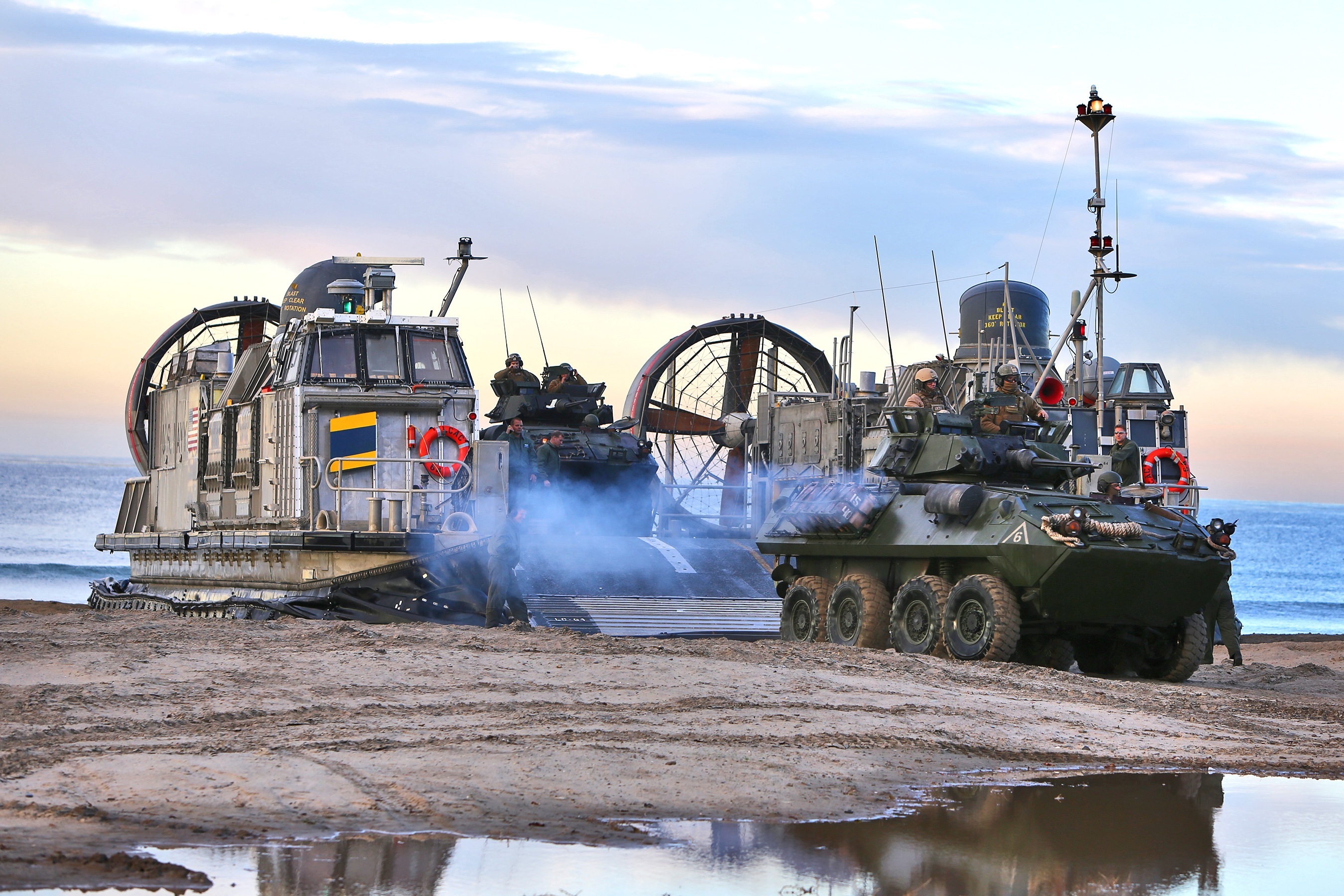 Landing Support Company supports beach assault in Exercise Steel Knight ...