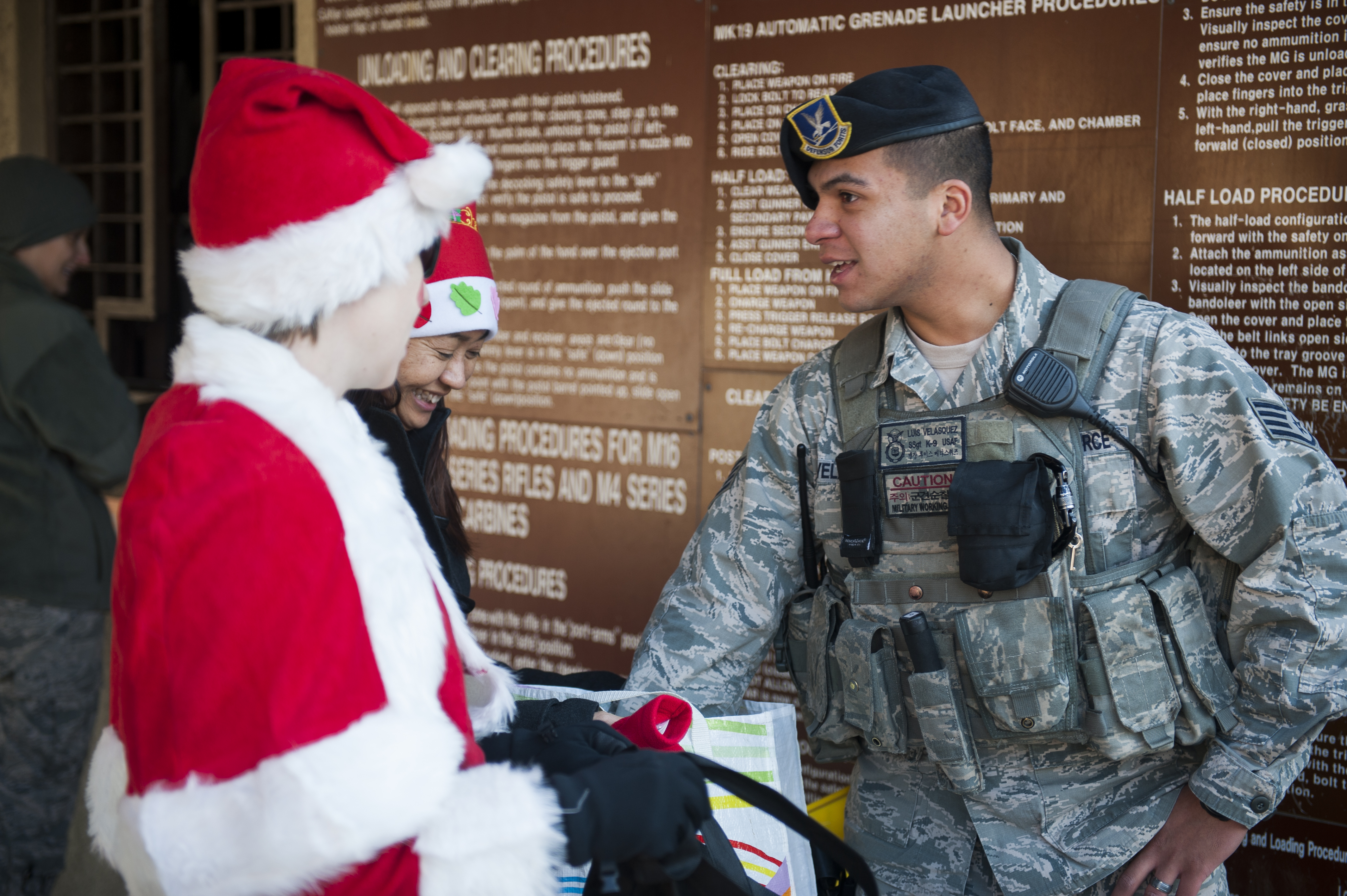 Chaplains spread holiday cheer > Pacific Air Forces > Article Display