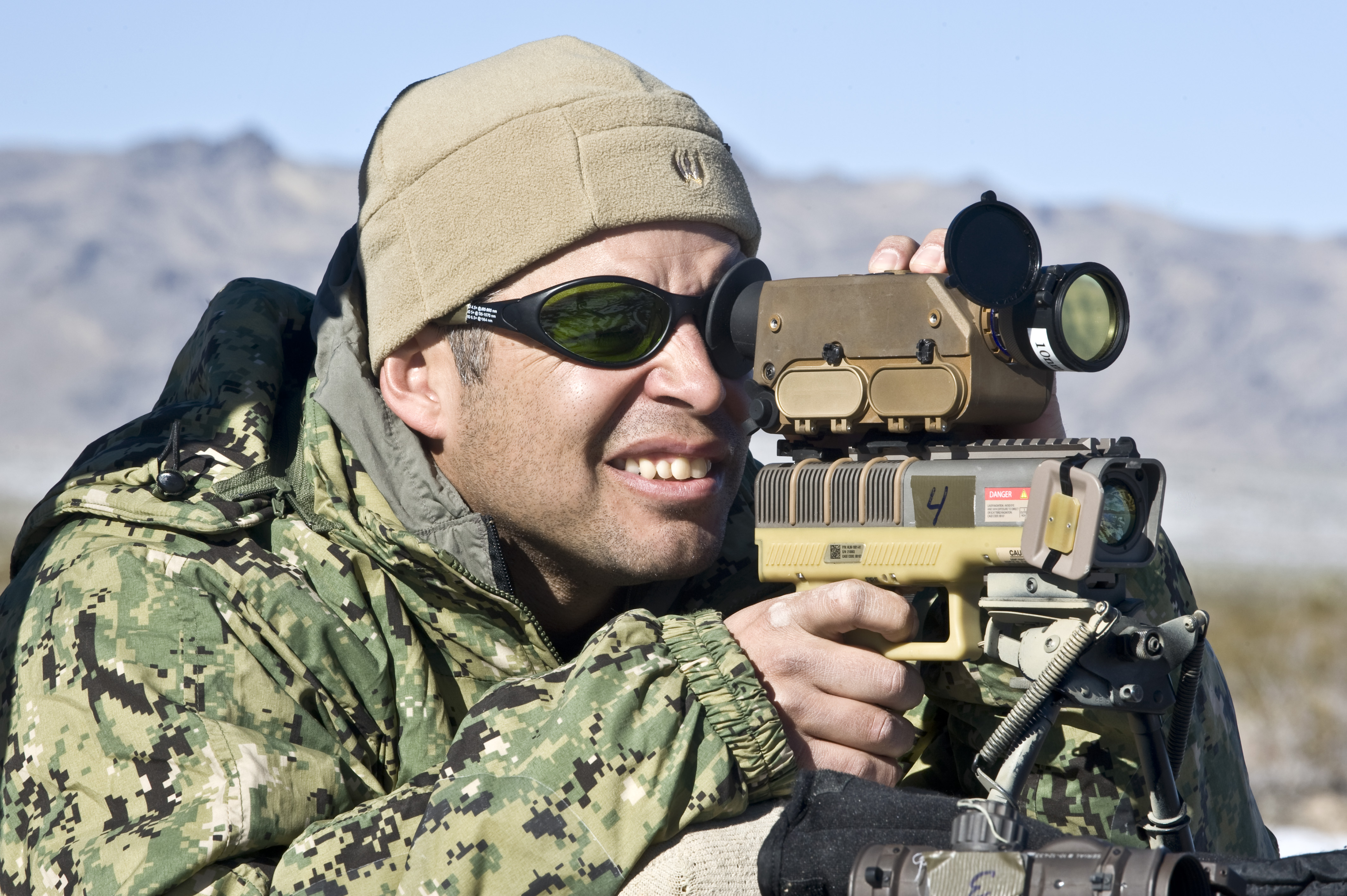 Sendung Material bertreffen Laser Designator Test Assistent Entwirren