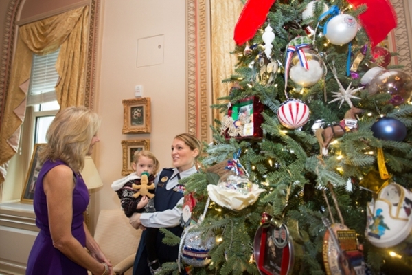 Dr. Biden hosts National Guard christmas tree dedication > National ...