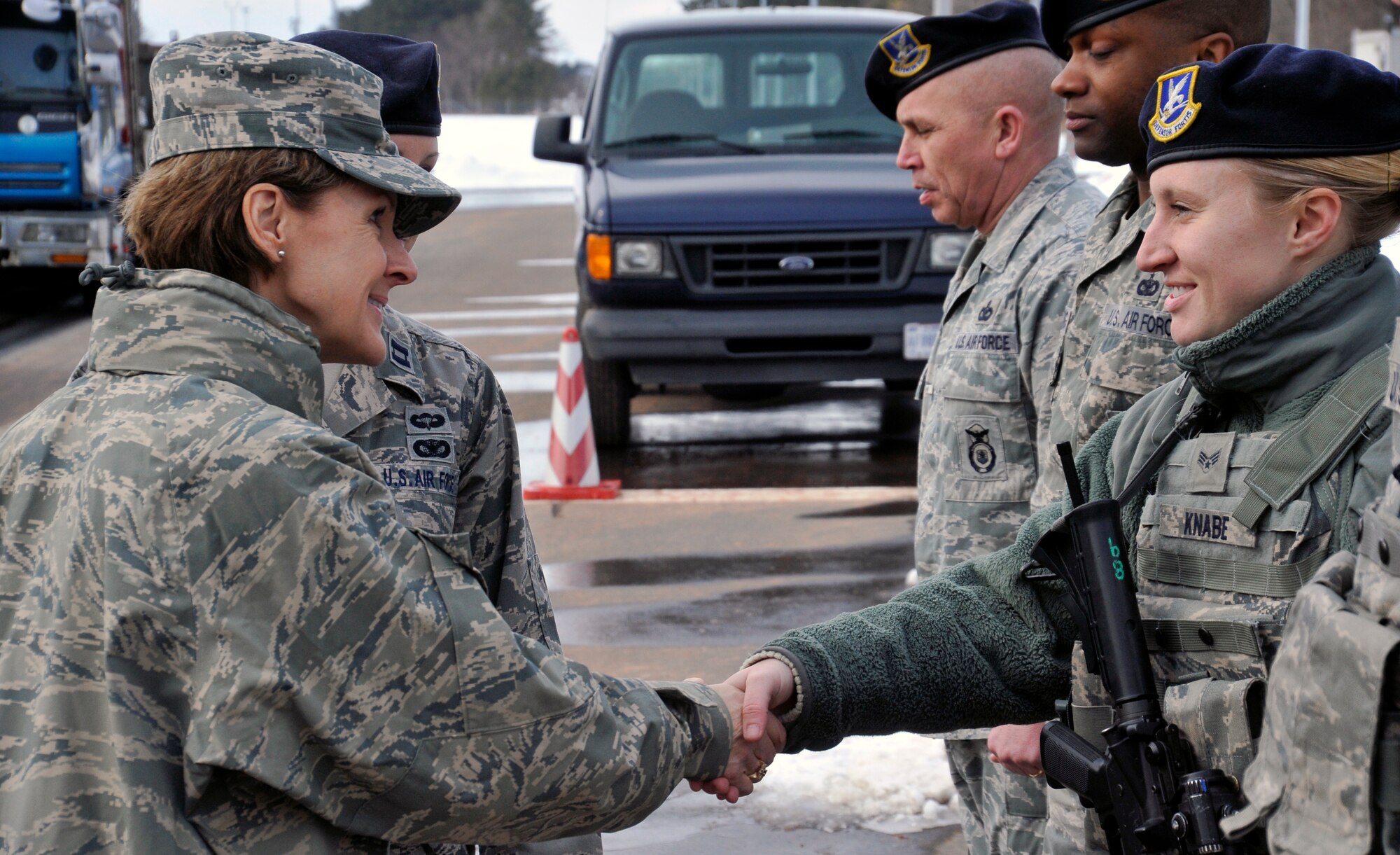Lt. Gen. Fedder visits Misawa for first time > Misawa Air Base ...