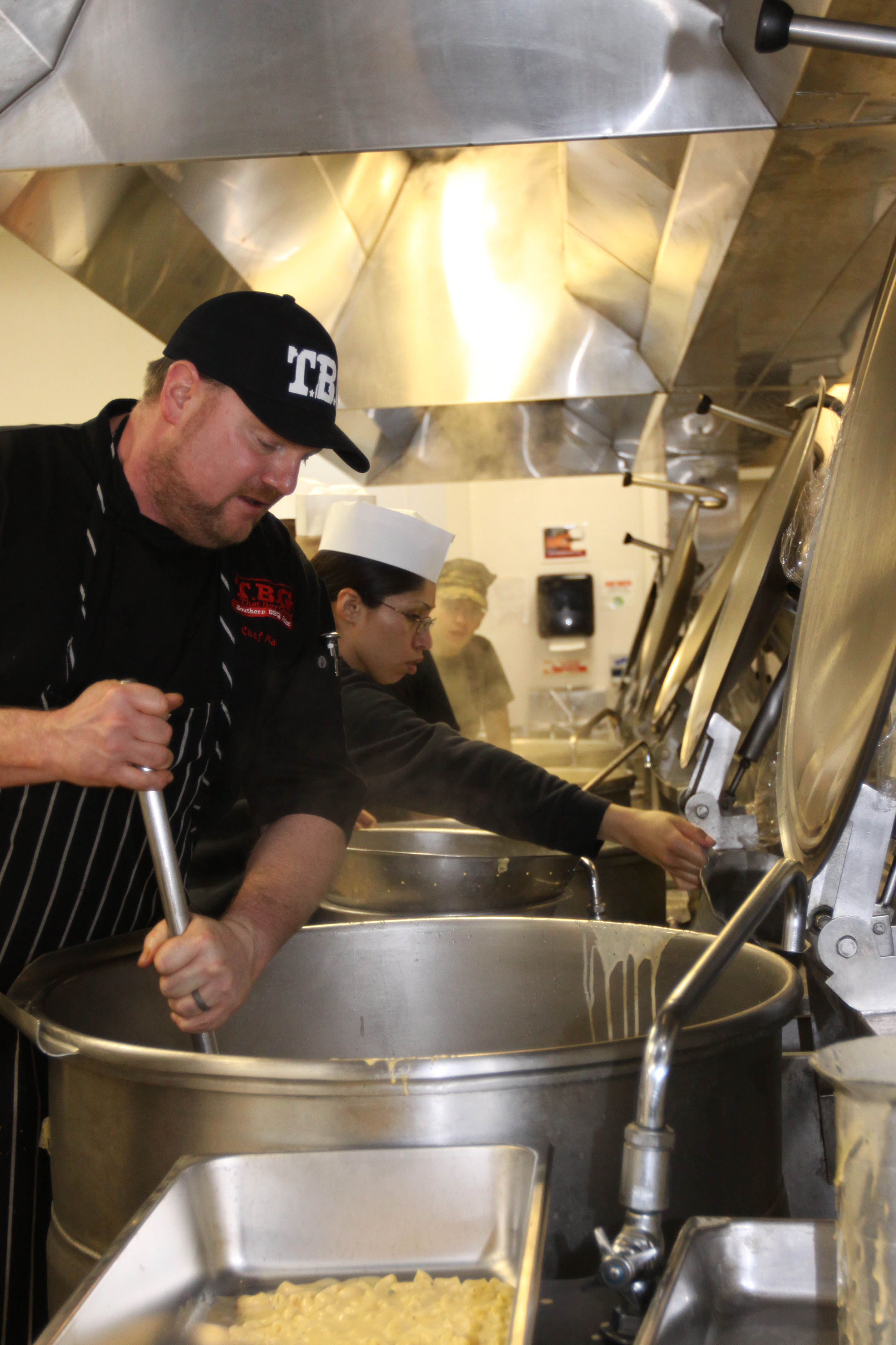 Guest chef serves tips and tricks to food service specialists