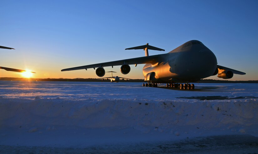 Defense act authorizes pay raise, takes another look at C-5 fleet ...