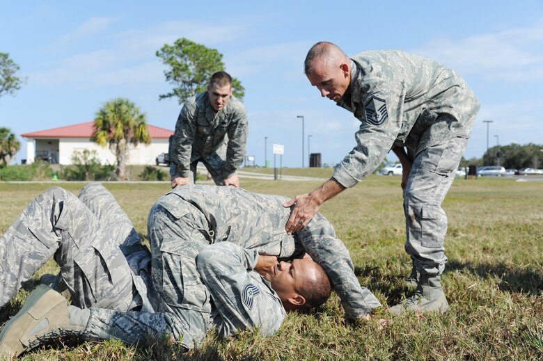 Security Forces Training Focuses on Practical Moves, Safety > 927th Air ...